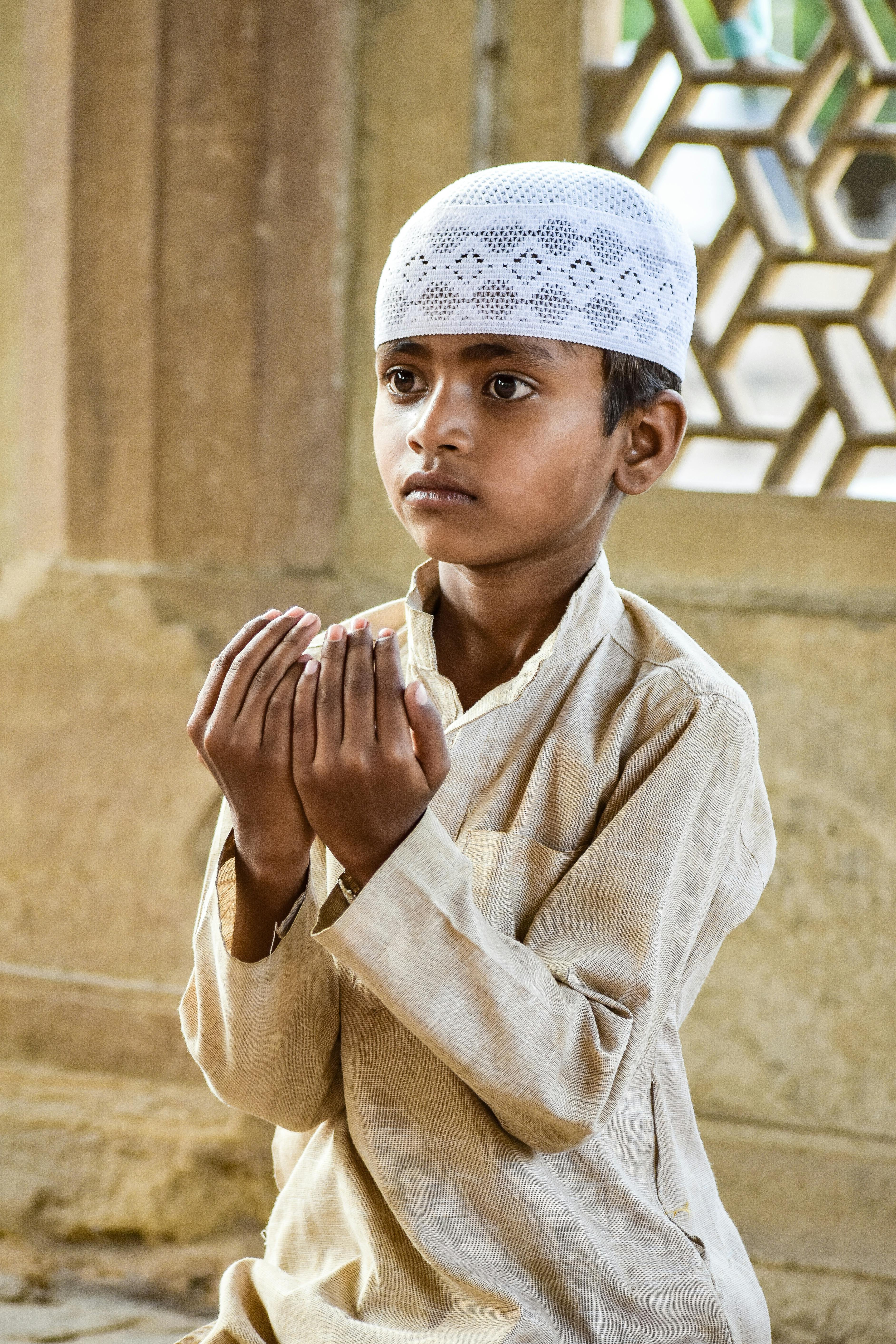 Muslim Praying Facing Away Photos, Download The BEST Free Muslim ...