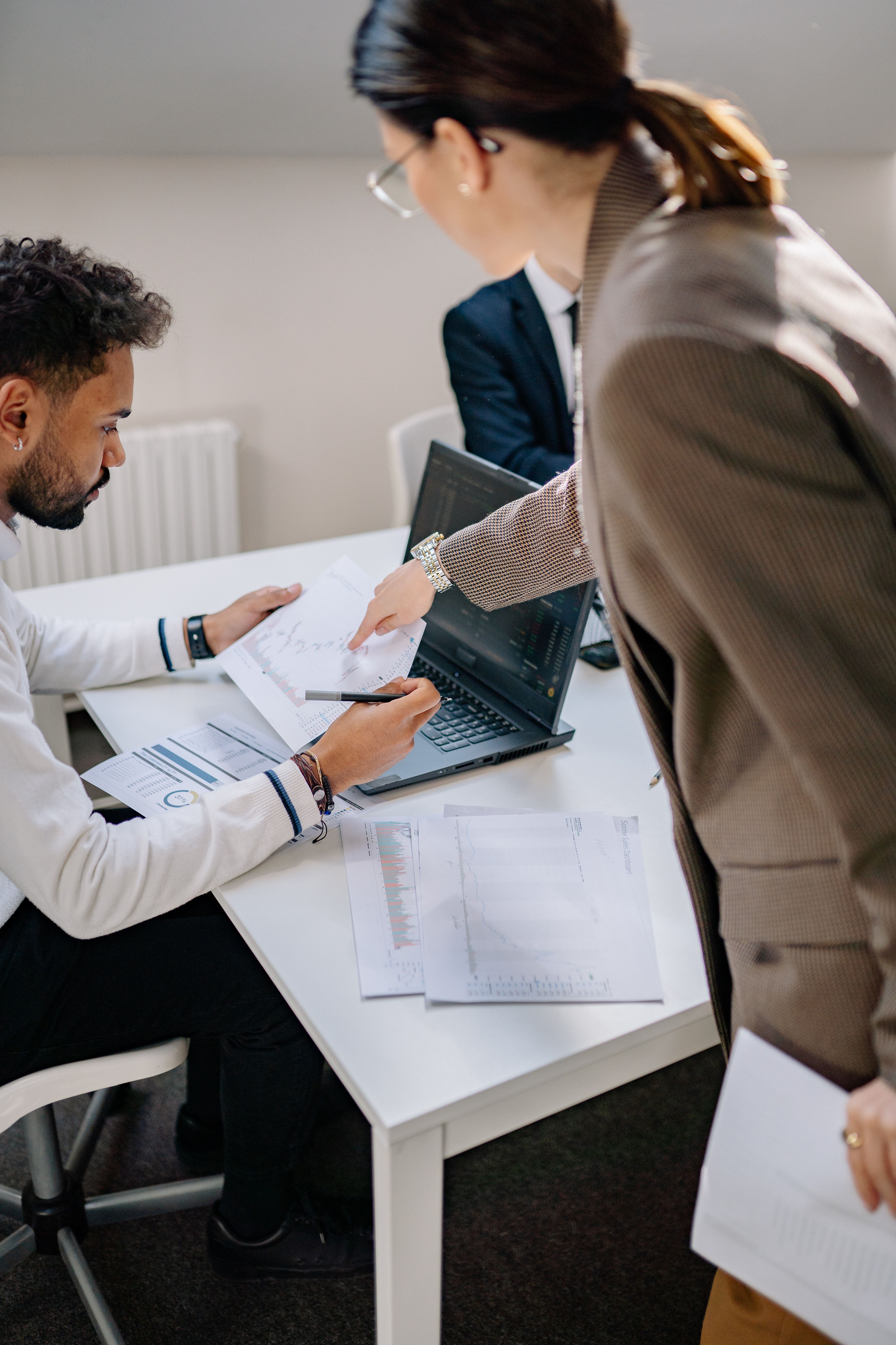 Report Chart on a Clipboard · Free Stock Photo