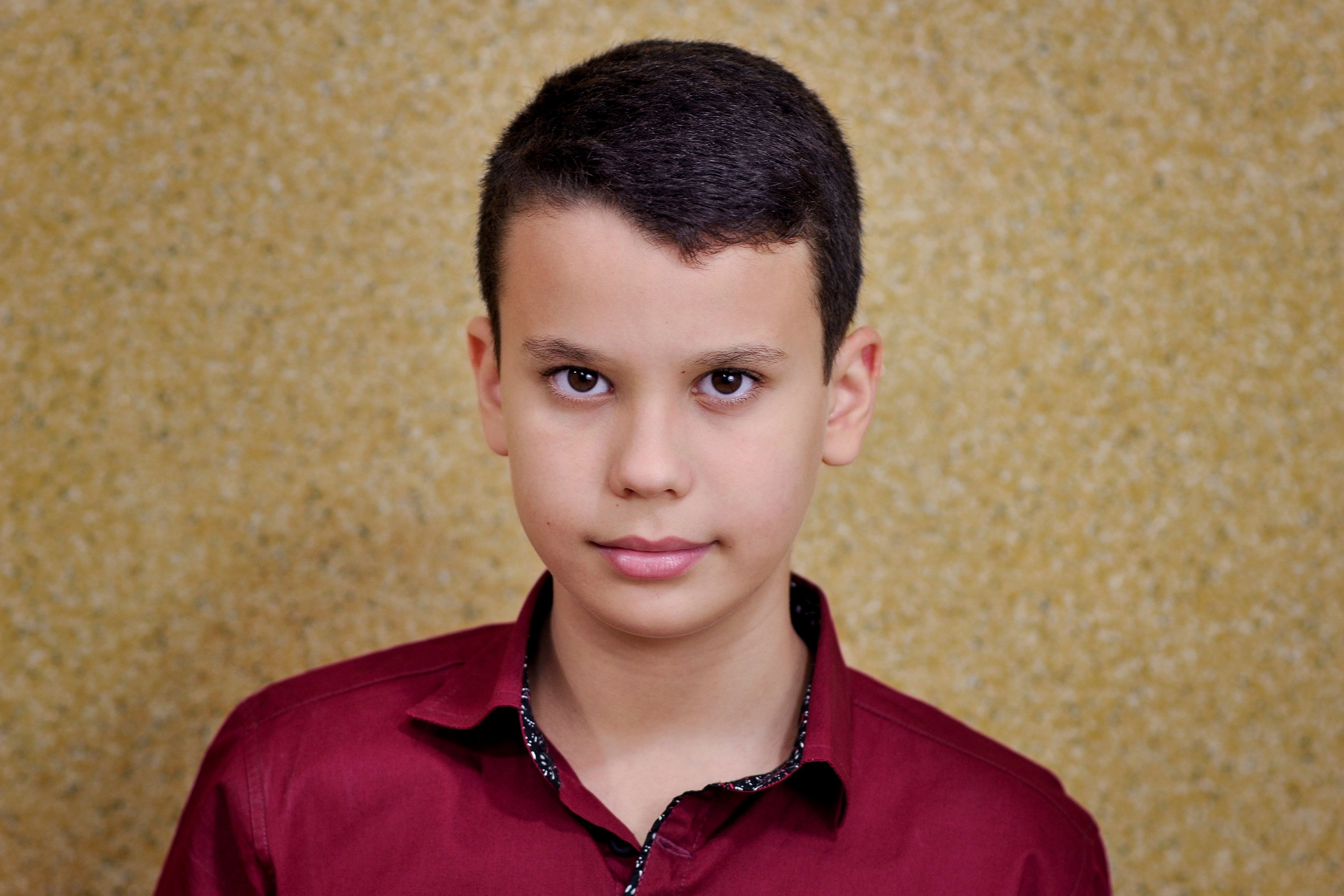 Boy Wearing Red Shirt Photos, Download The BEST Free Boy Wearing Red ...
