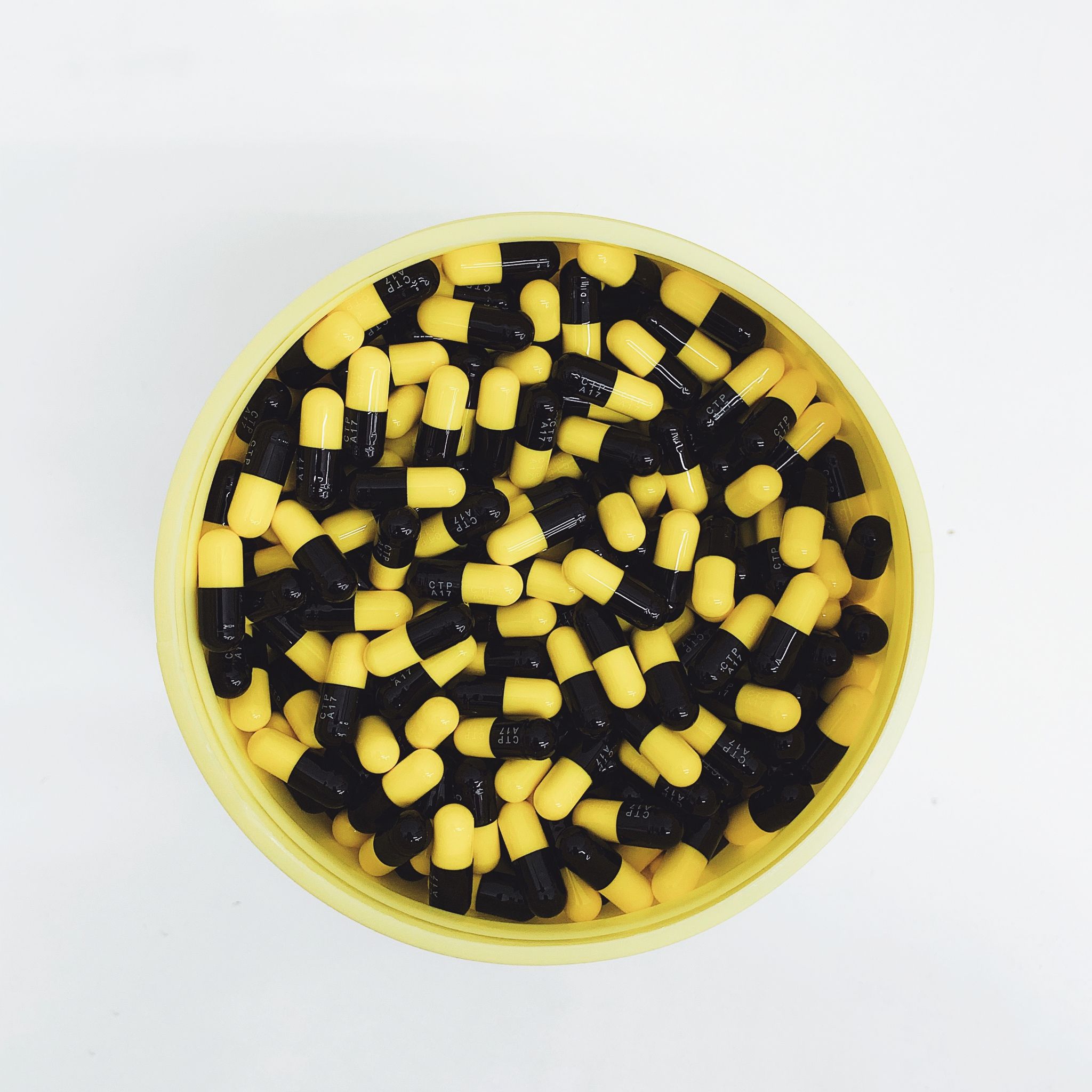 Cinco Pastillas De Medicación Alargadas · Foto de stock gratuita