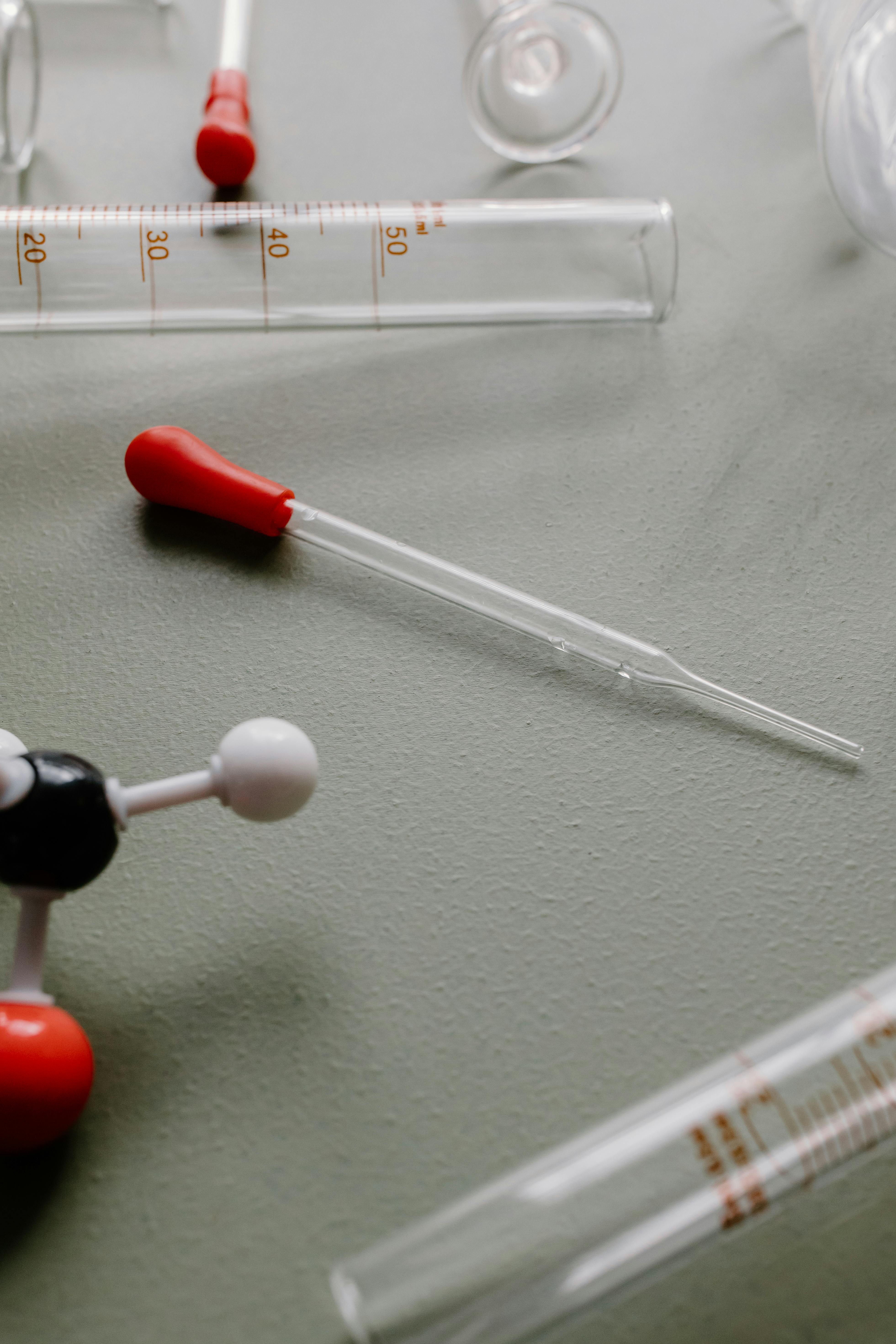 Closeup of Little Atoms Under a Microscope · Free Stock Photo