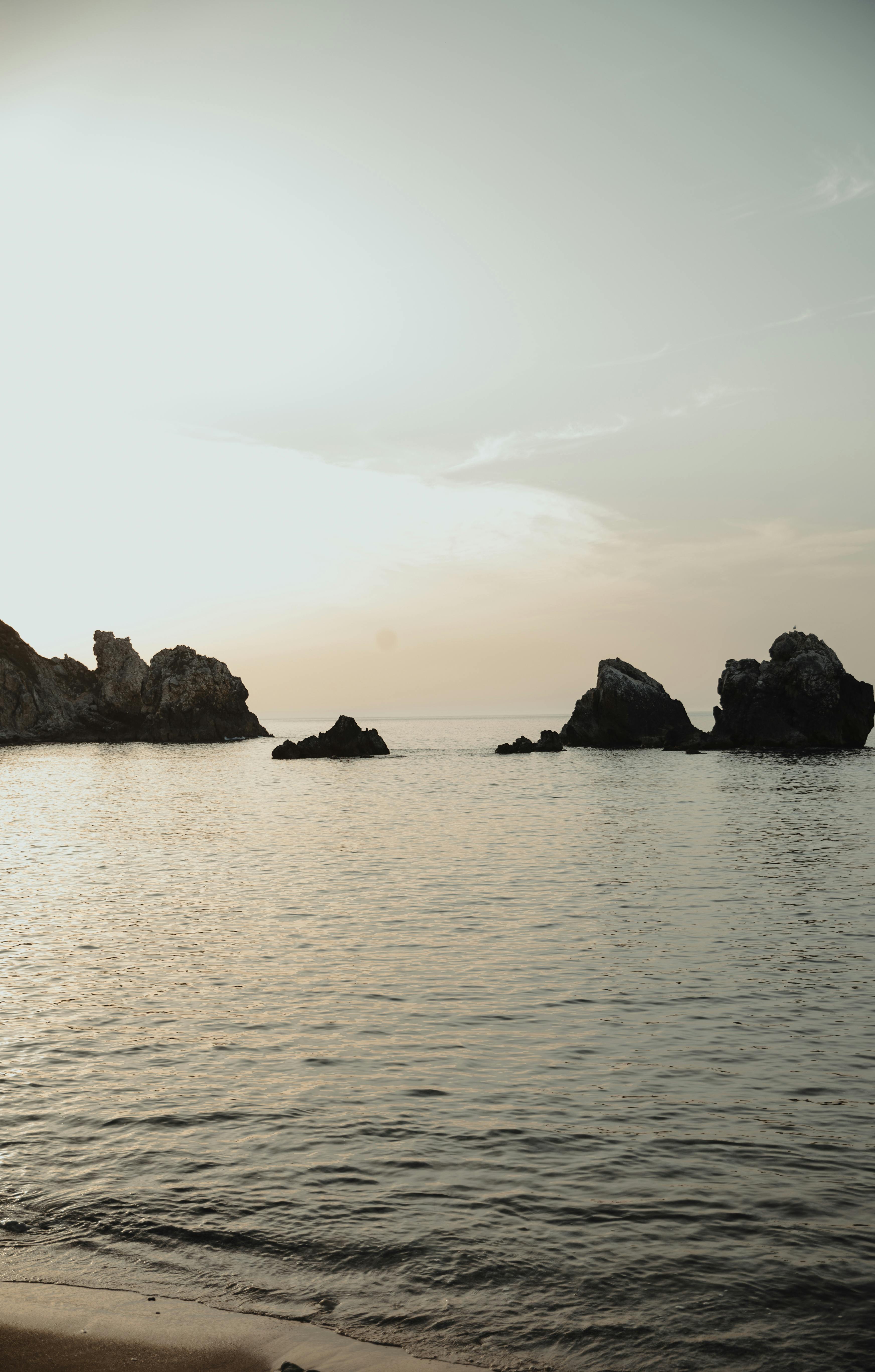 White and Maroon Cargo Ship on Sand · Free Stock Photo