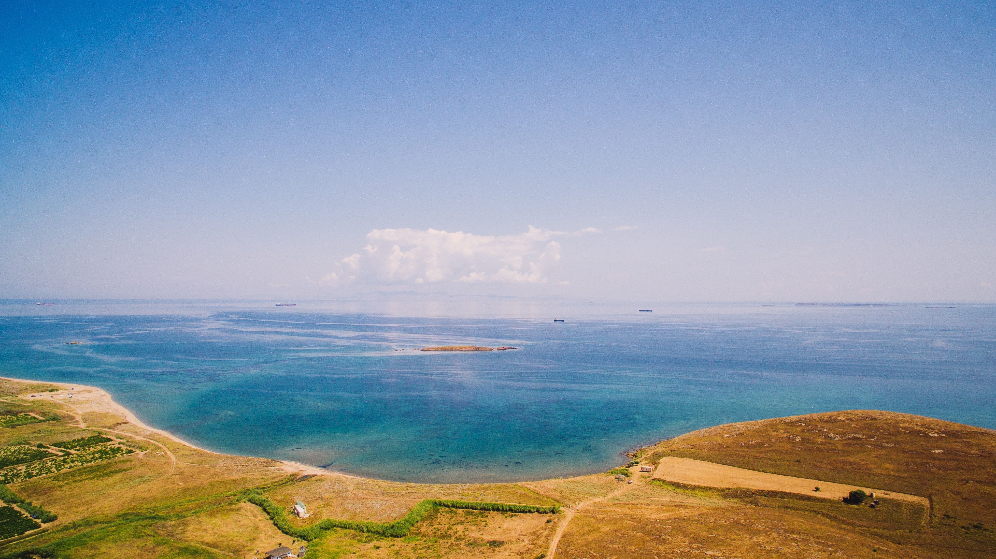 Clear Sky over Sea Shore · Free Stock Photo
