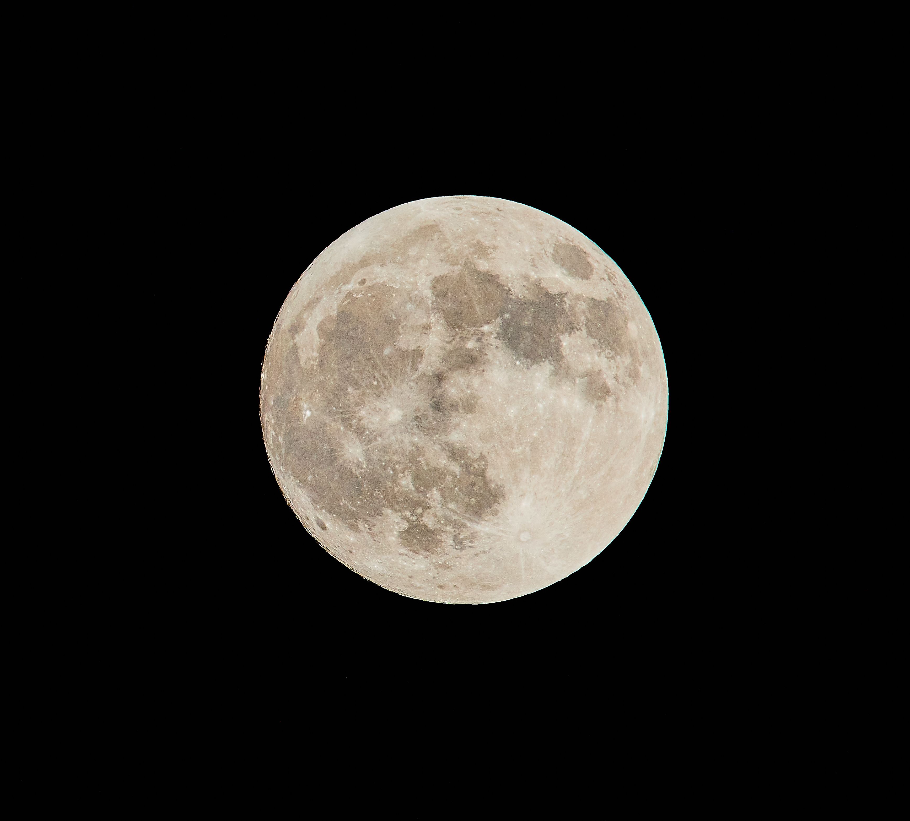 Mond 9 Photos & Videos Collected by Philipp Fahlbusch