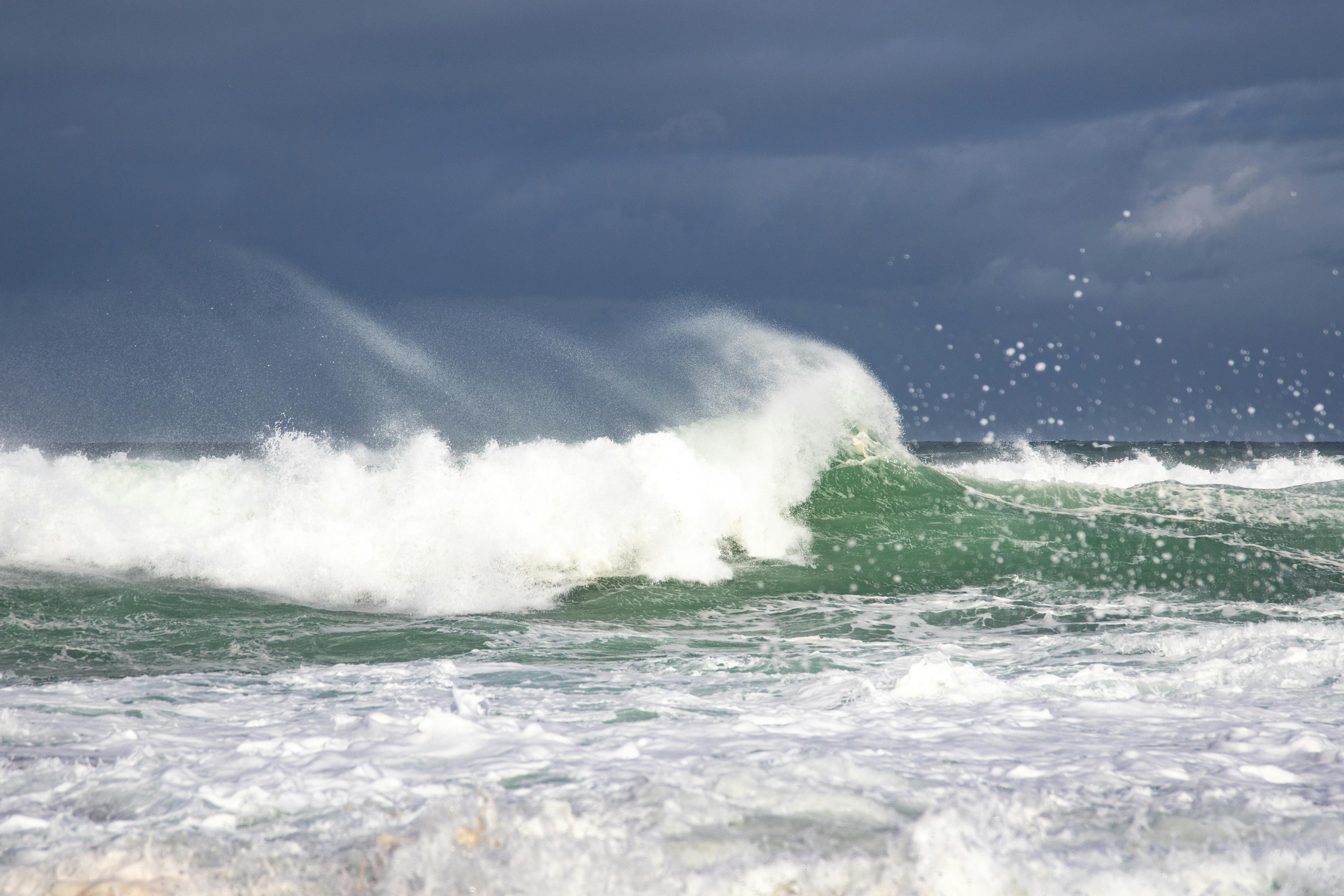Seawaves in an Ocean · Free Stock Photo