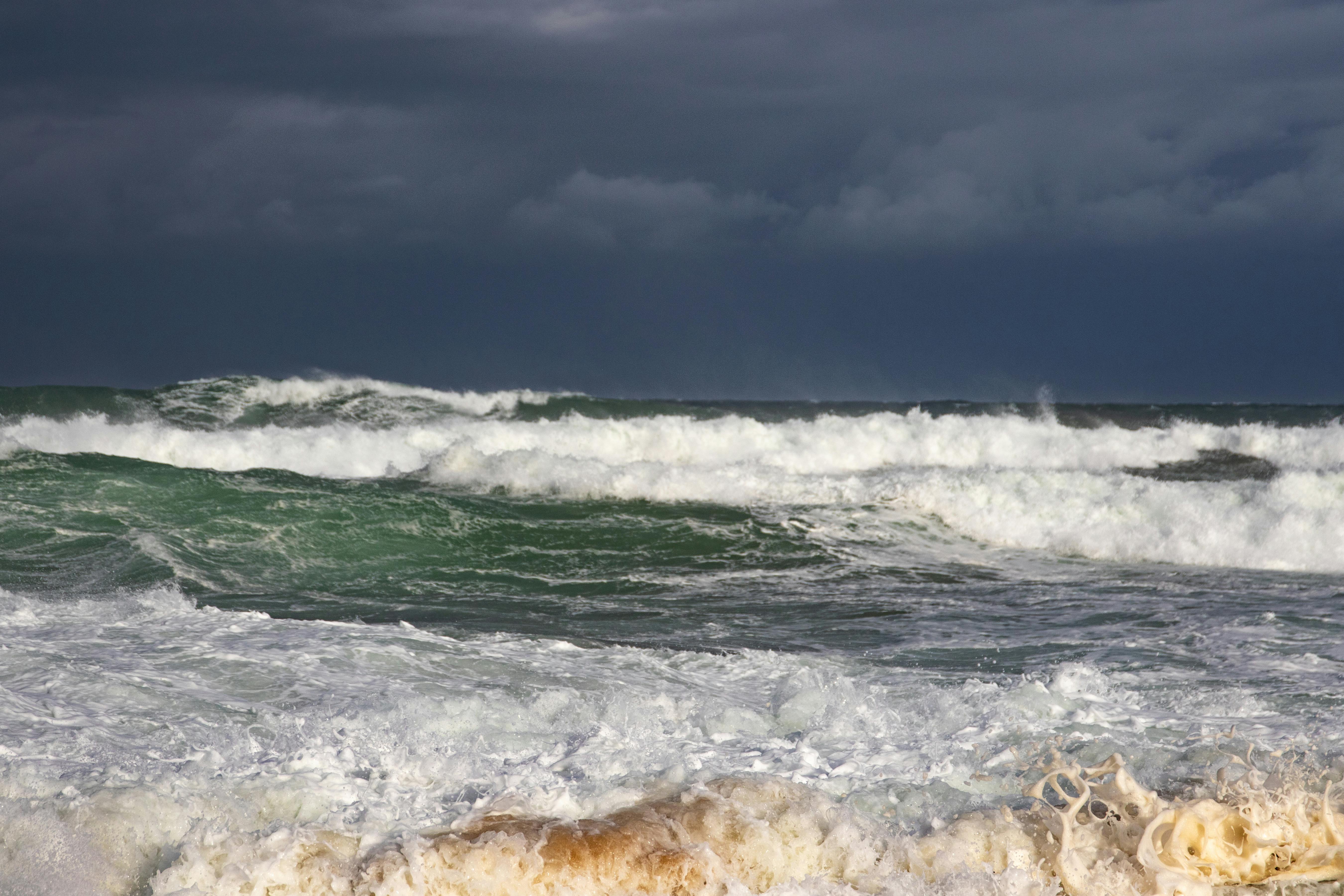 Seawaves in an Ocean · Free Stock Photo