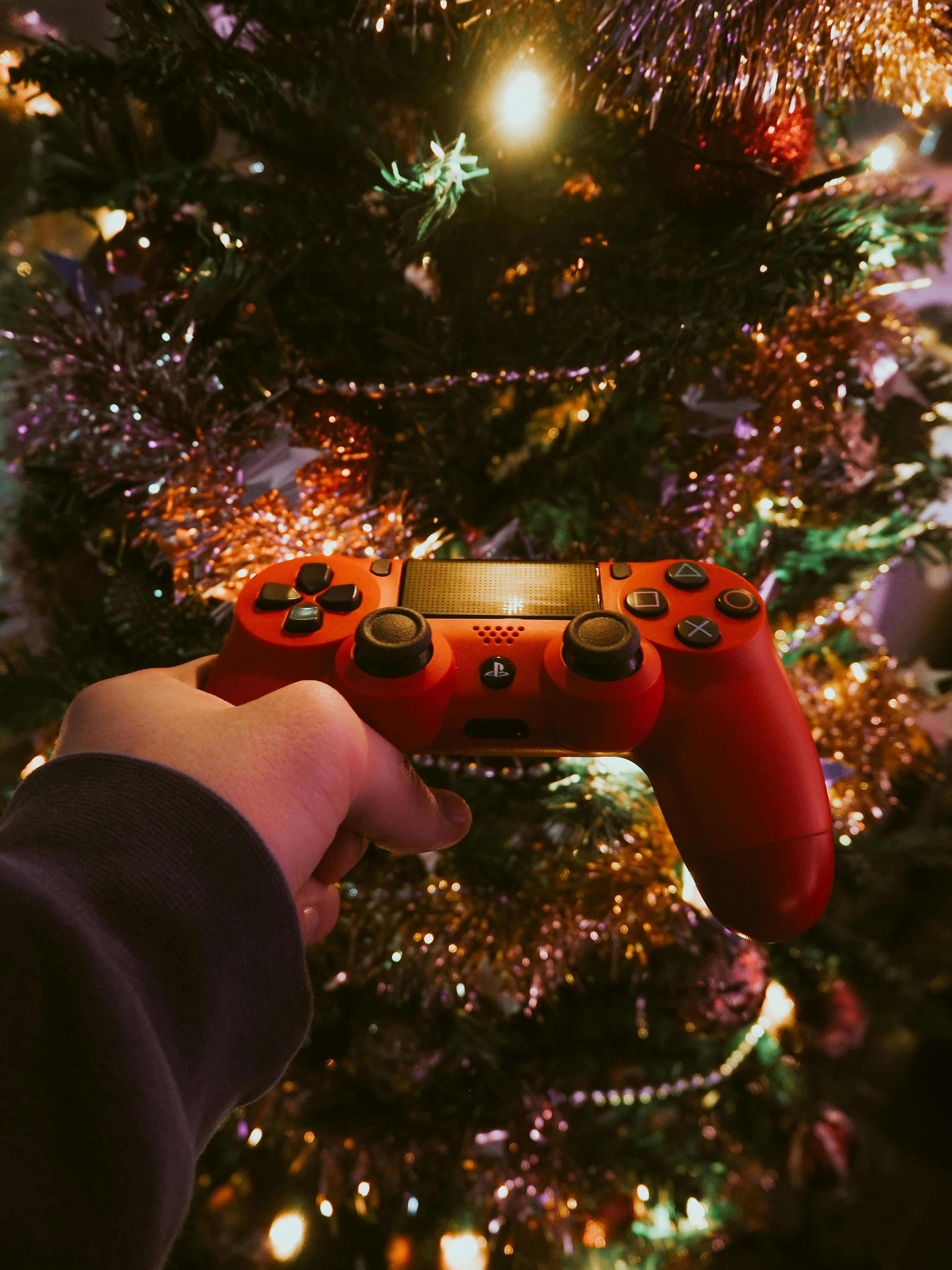 People Playing Ps4 Photos, Download The BEST Free People Playing Ps4 ...