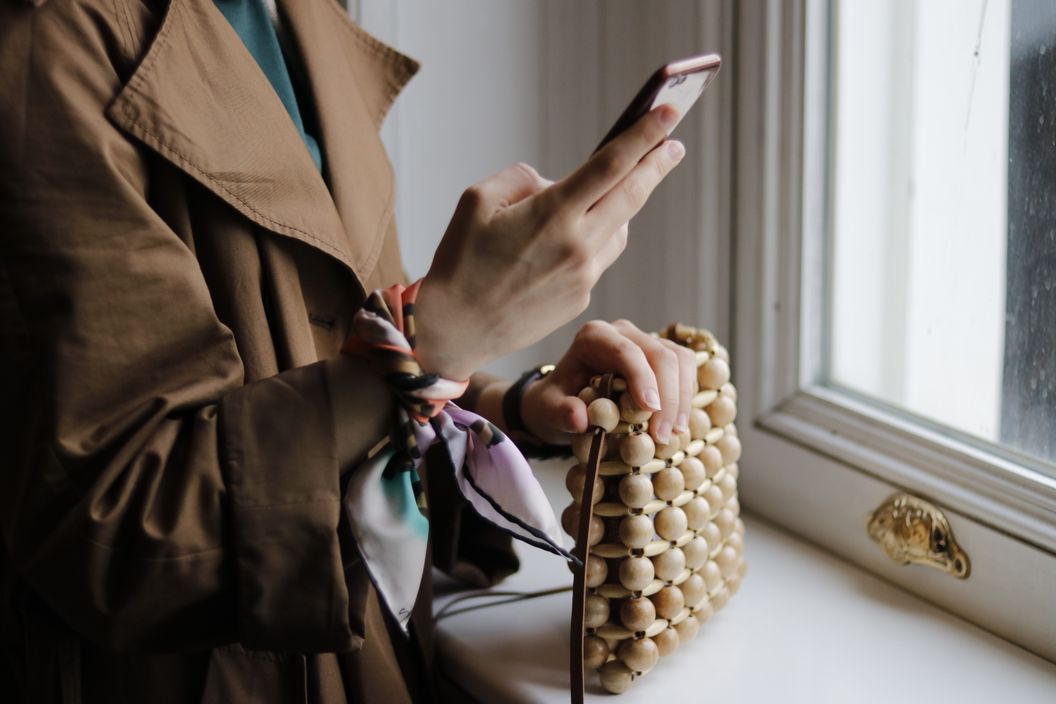 Kate Spade & Company: Humble Start to Global Fashion Success