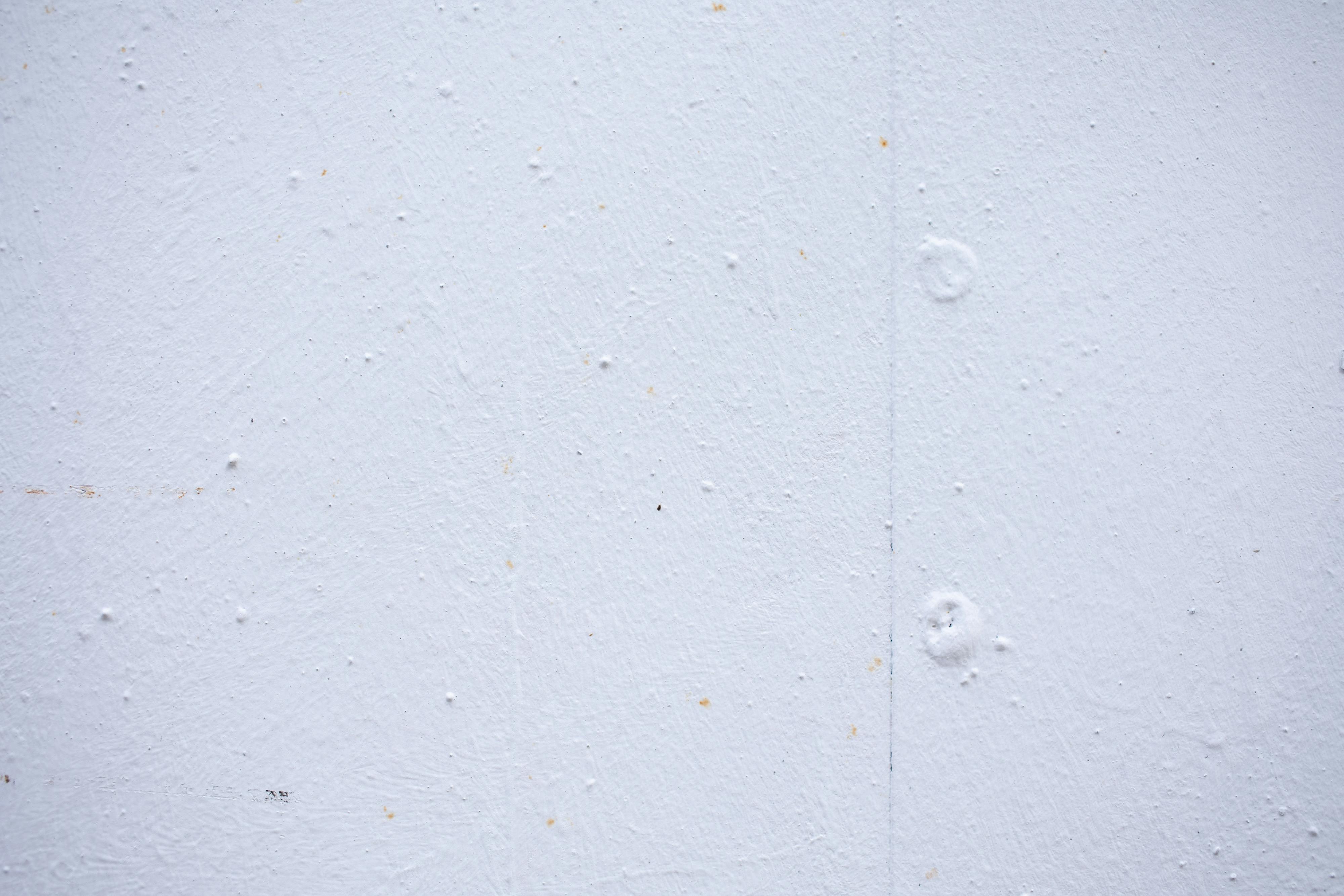Uneven building wall with white stucco · Free Stock Photo