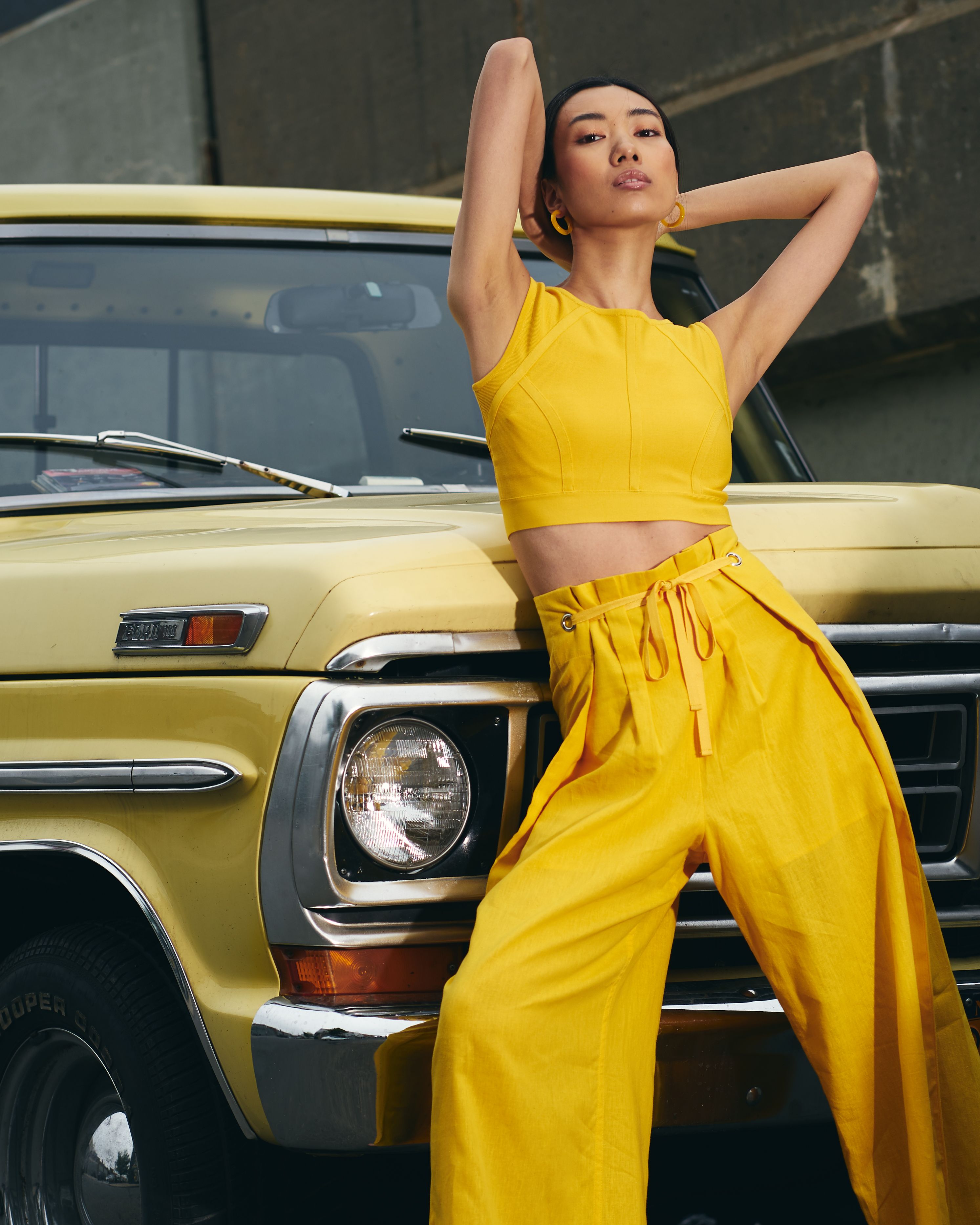 Yellow Outfit Photos, Download The BEST Free Yellow Outfit Stock Photos ...