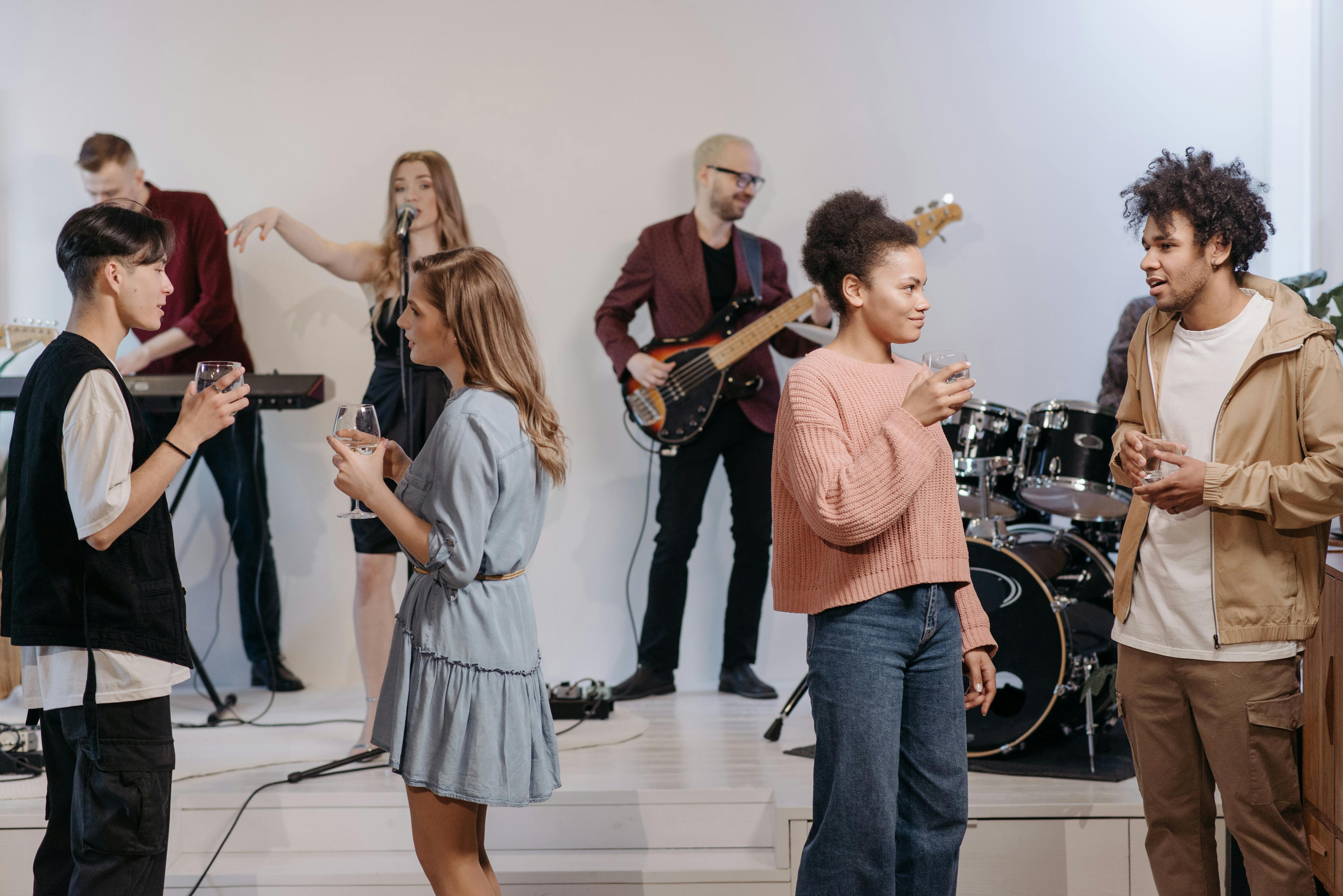 Musicians Talking On Stage Photos, Download The BEST Free Musicians ...