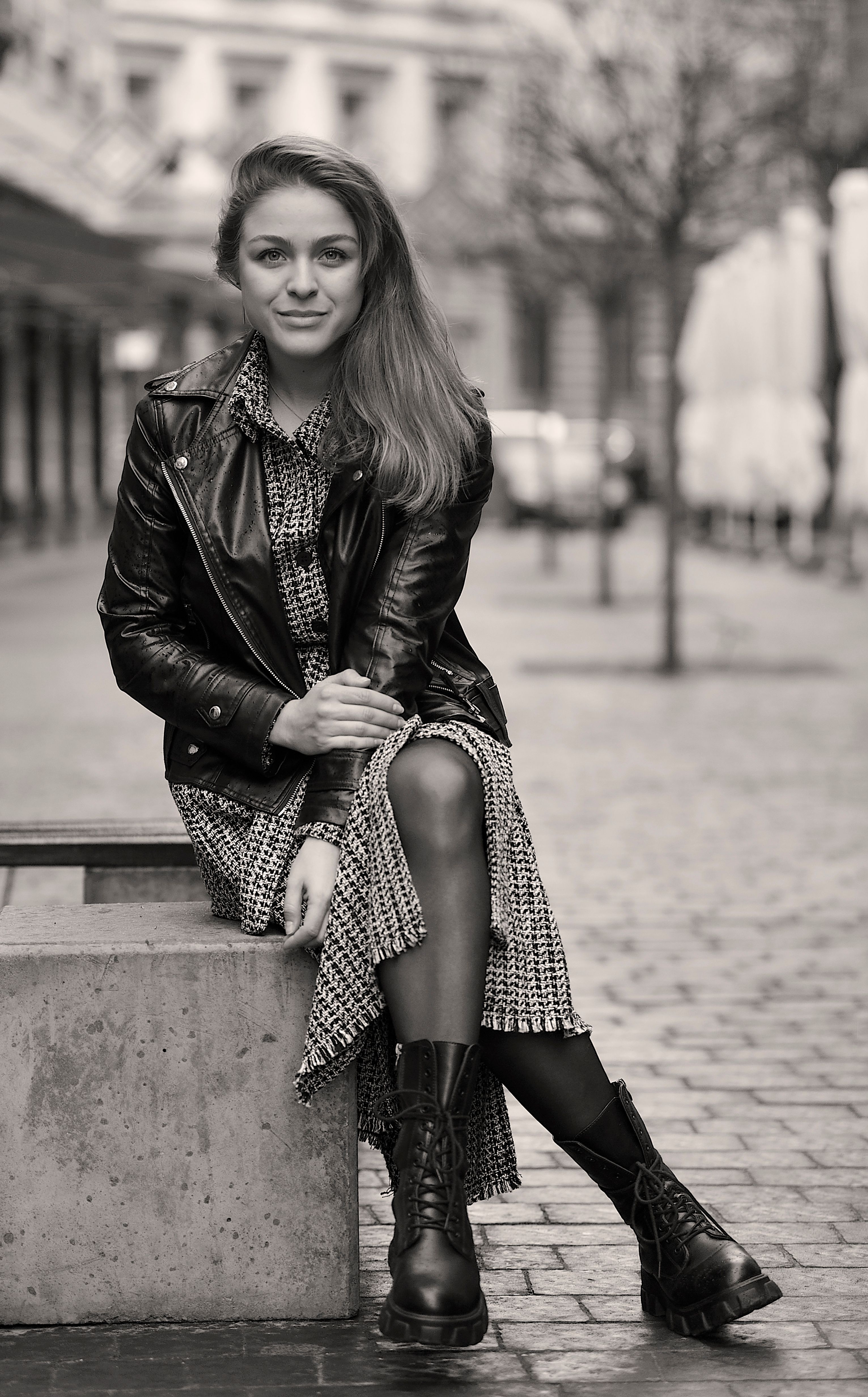 Woman Sitting and Posing · Free Stock Photo