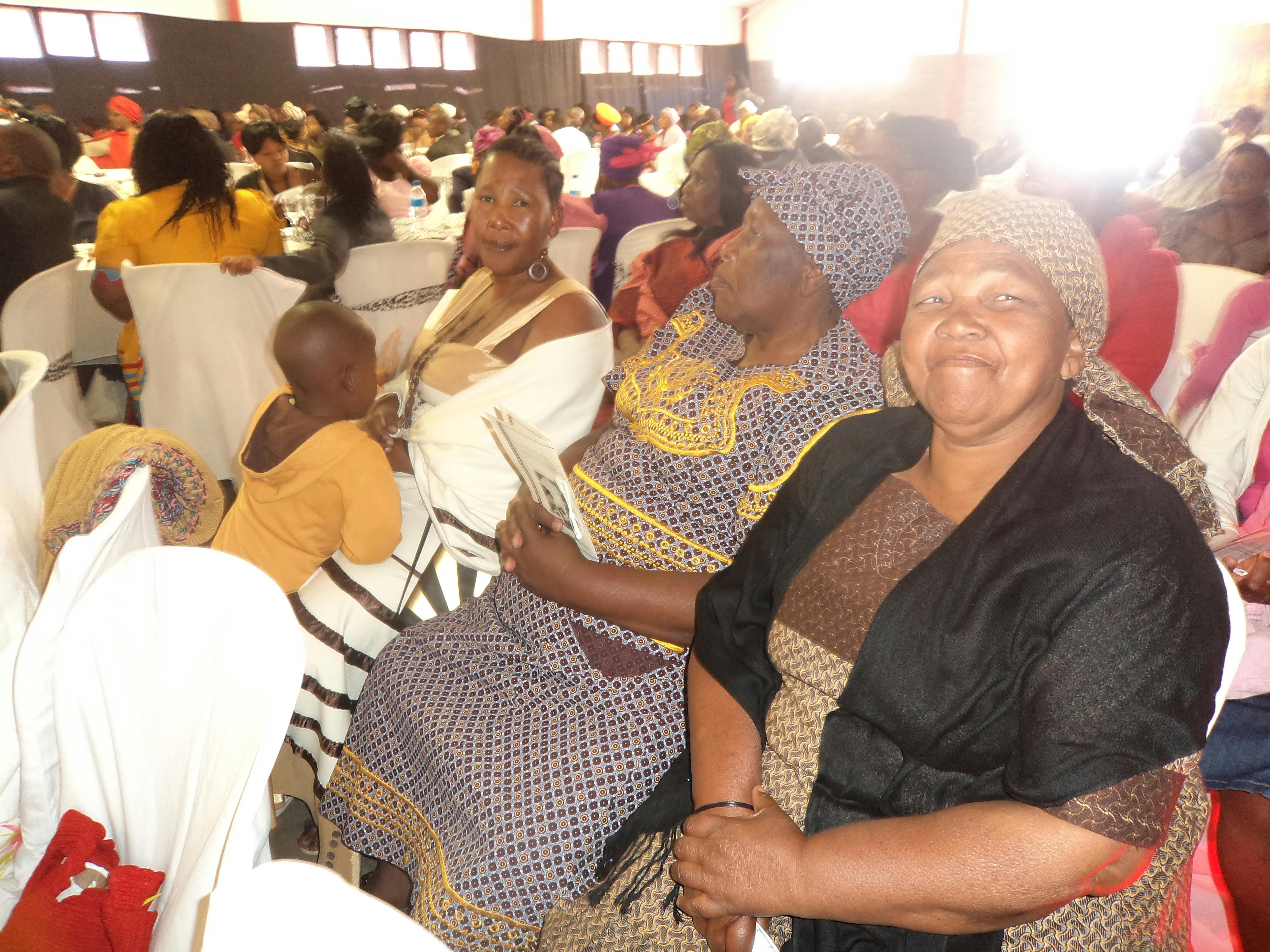 Nonzuzo Pama - 사진