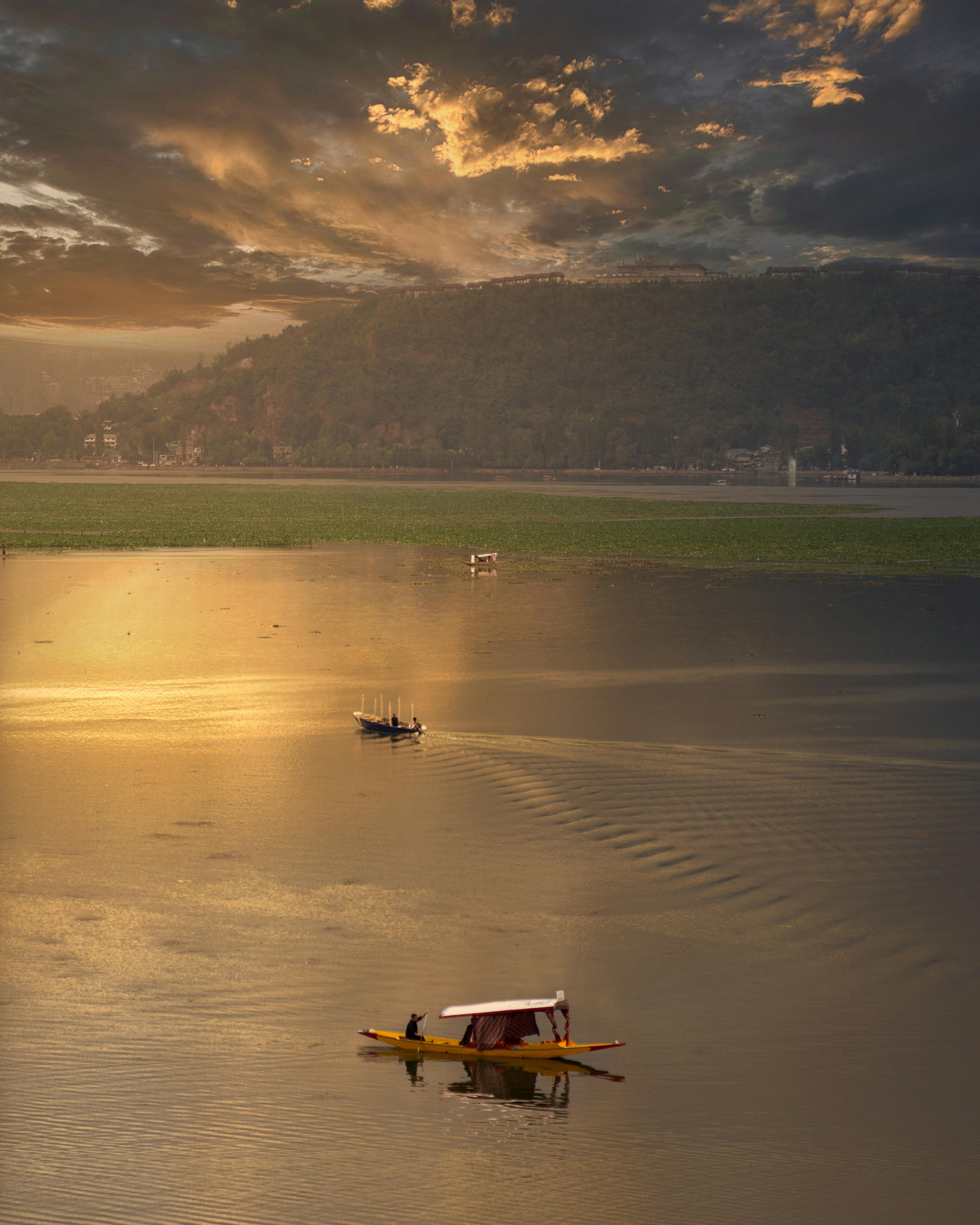 Aerial Footage of a Speedboat sailing on Ocean · Free Stock Photo