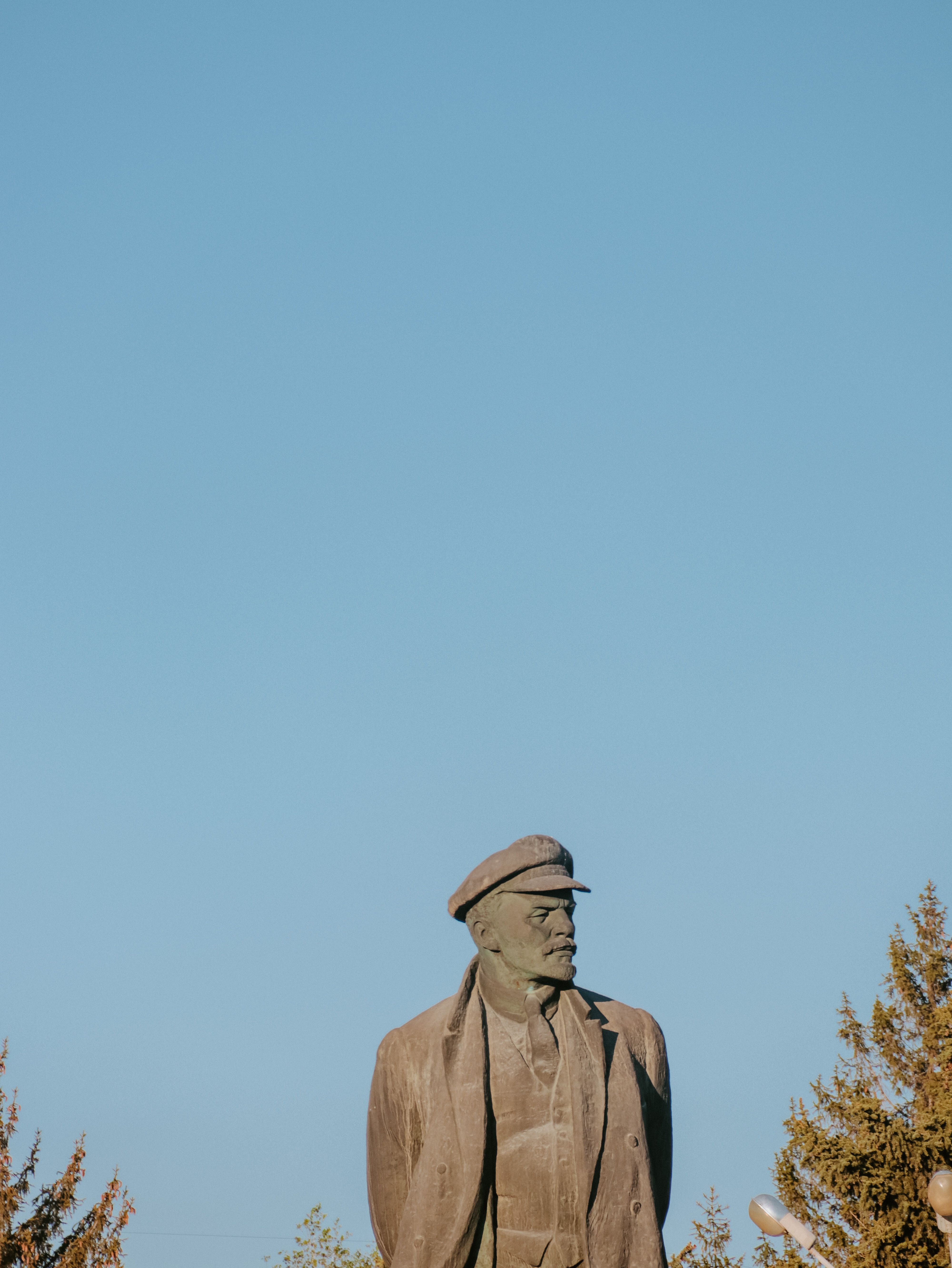 A Concrete Statue of a Man · Free Stock Photo