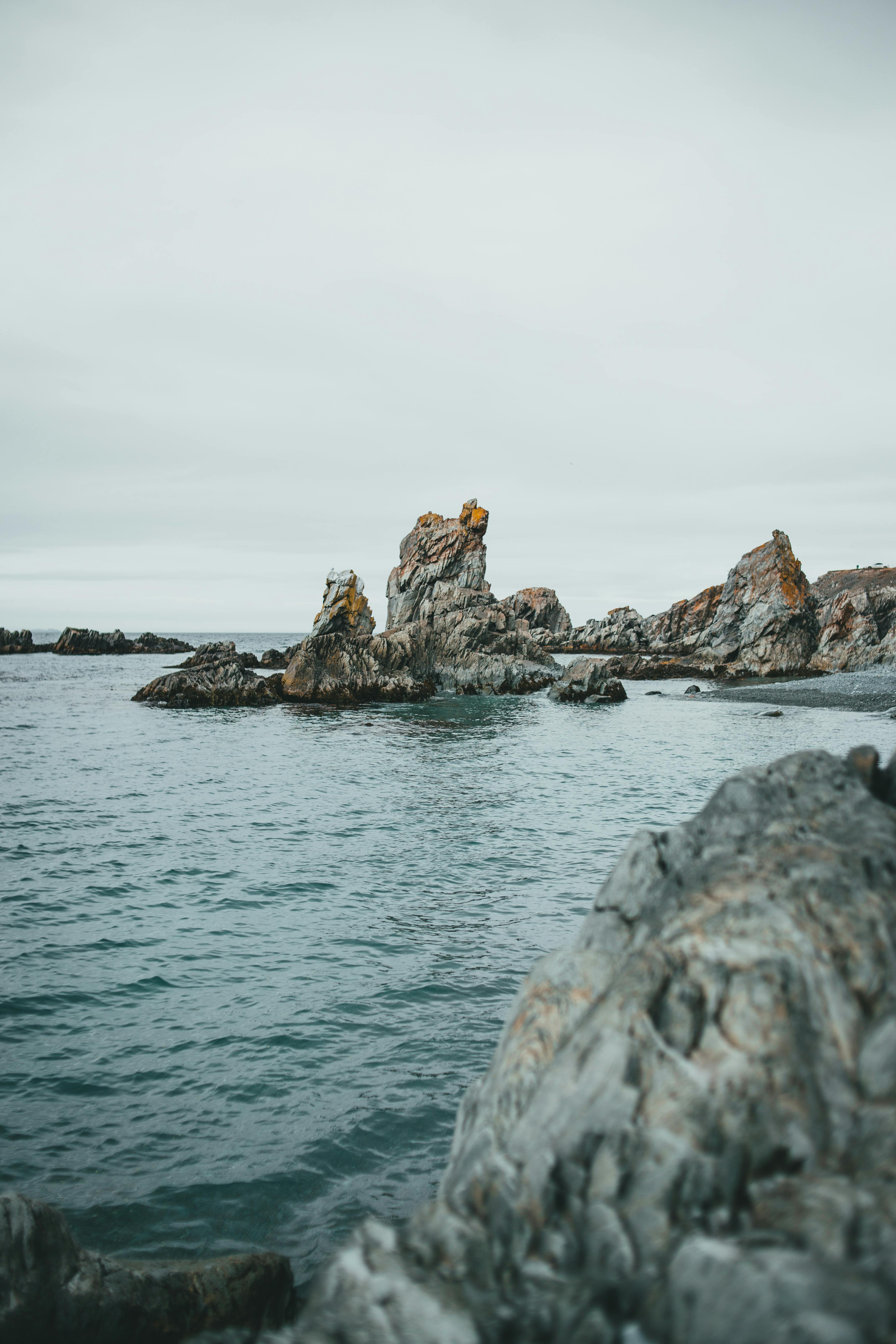 A Rock Formation on the Beach · Free Stock Photo