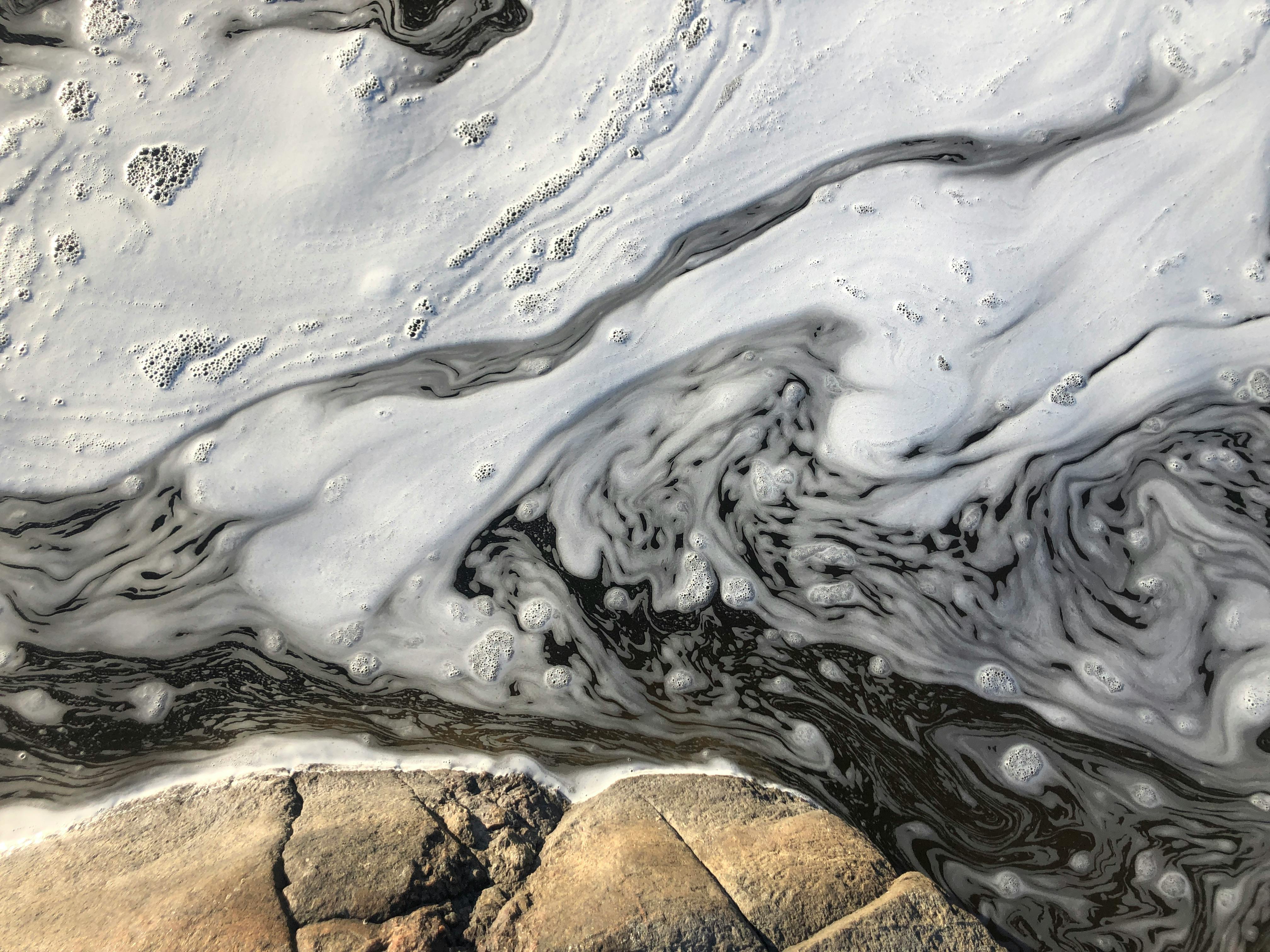 Texture of Water and Paint Flowing · Free Stock Photo