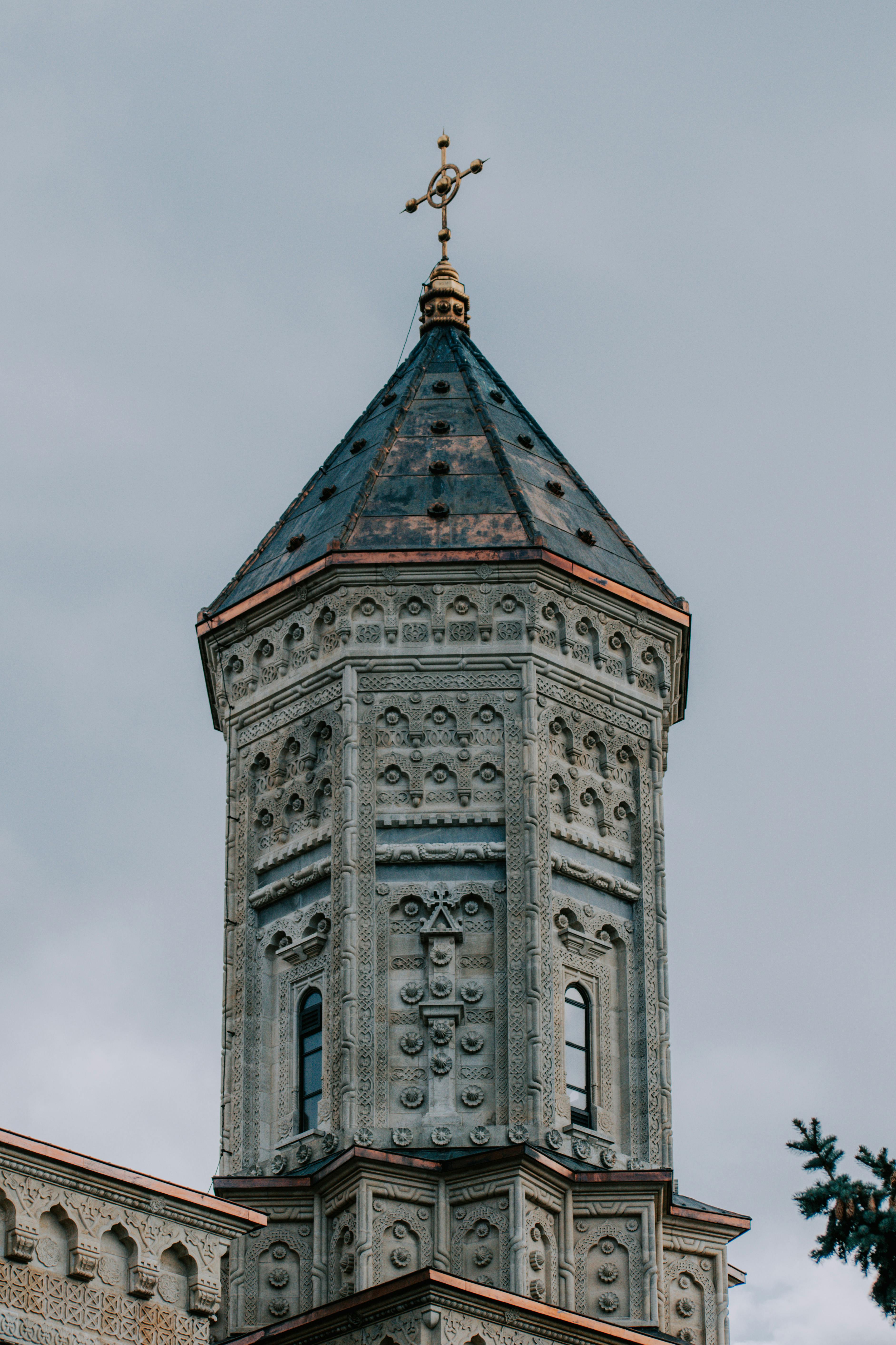 White and Red Tower Under Blue Sky · Free Stock Photo