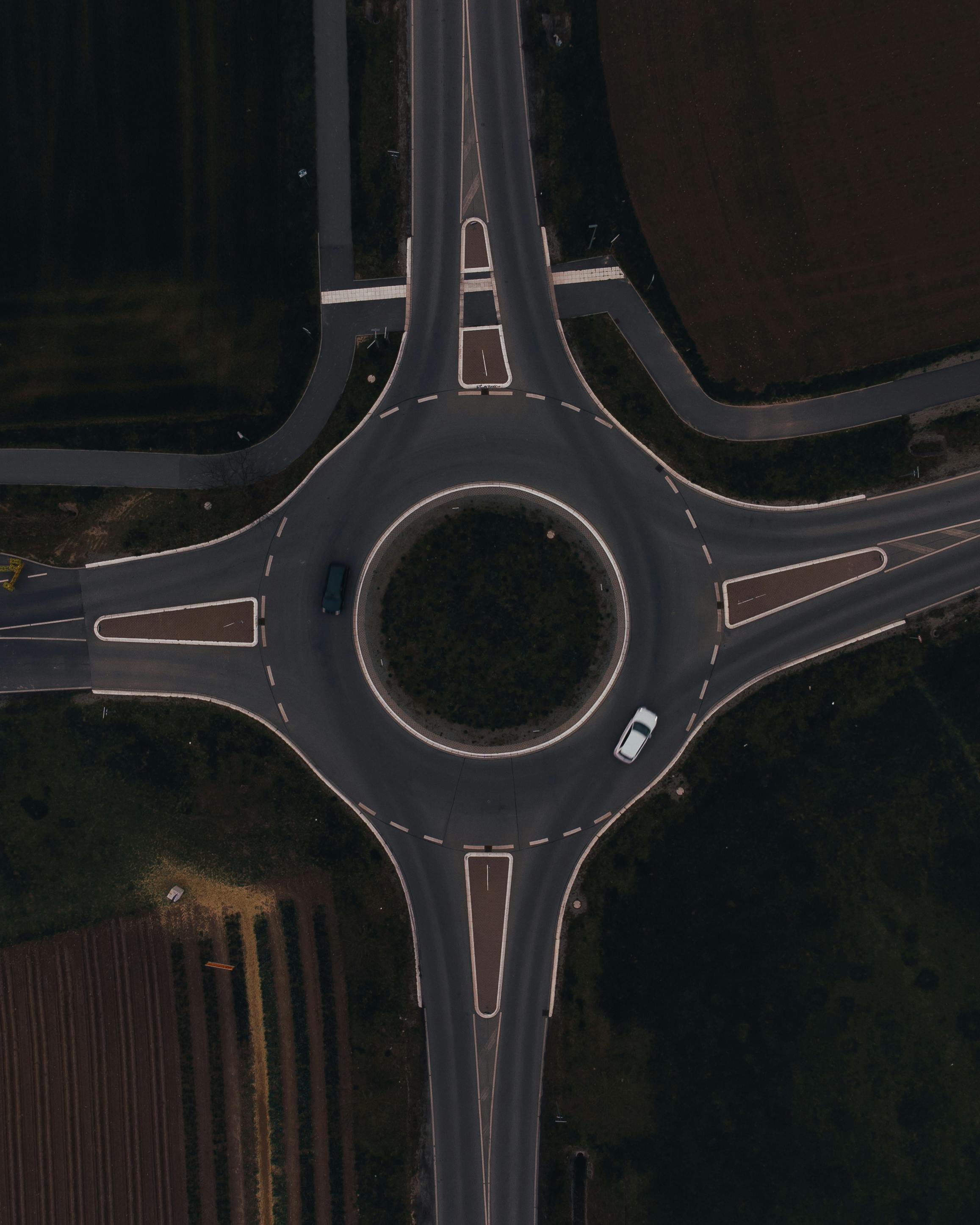 Public parking with modern cars in rows · Free Stock Photo