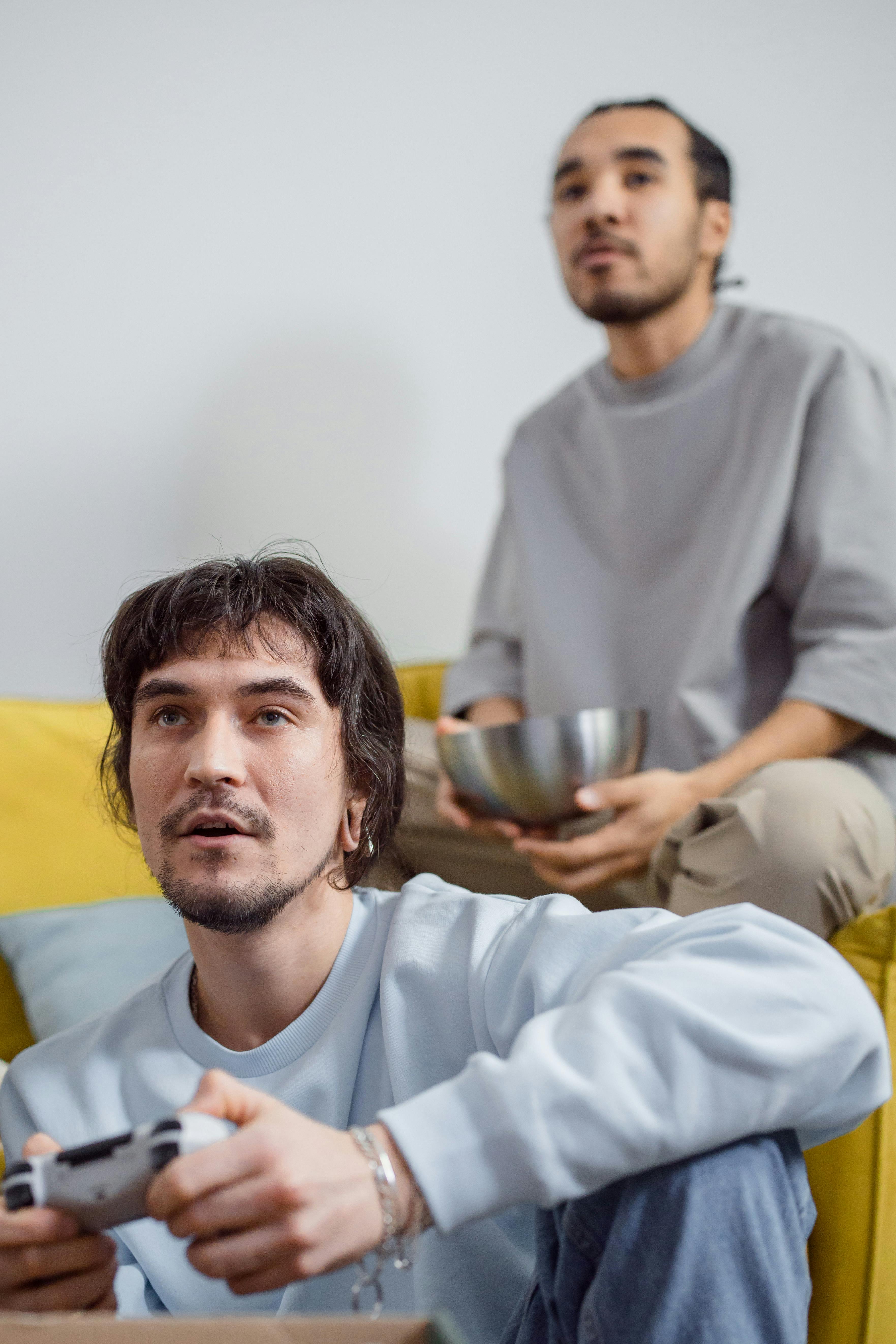 Friends Sitting in the Living Room · Free Stock Photo