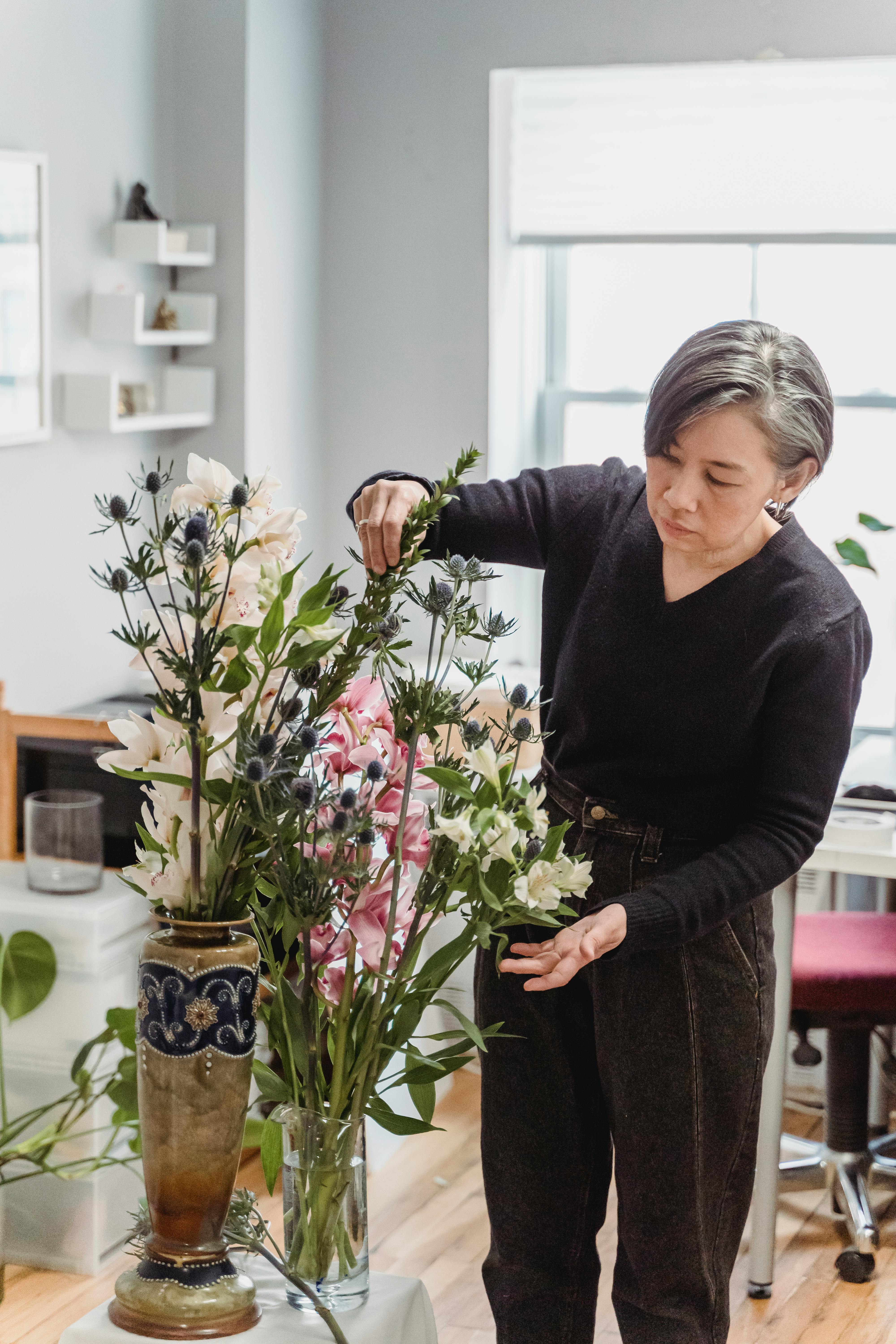 Person Designing Floral Bouquet Photos, Download The BEST Free Person ...