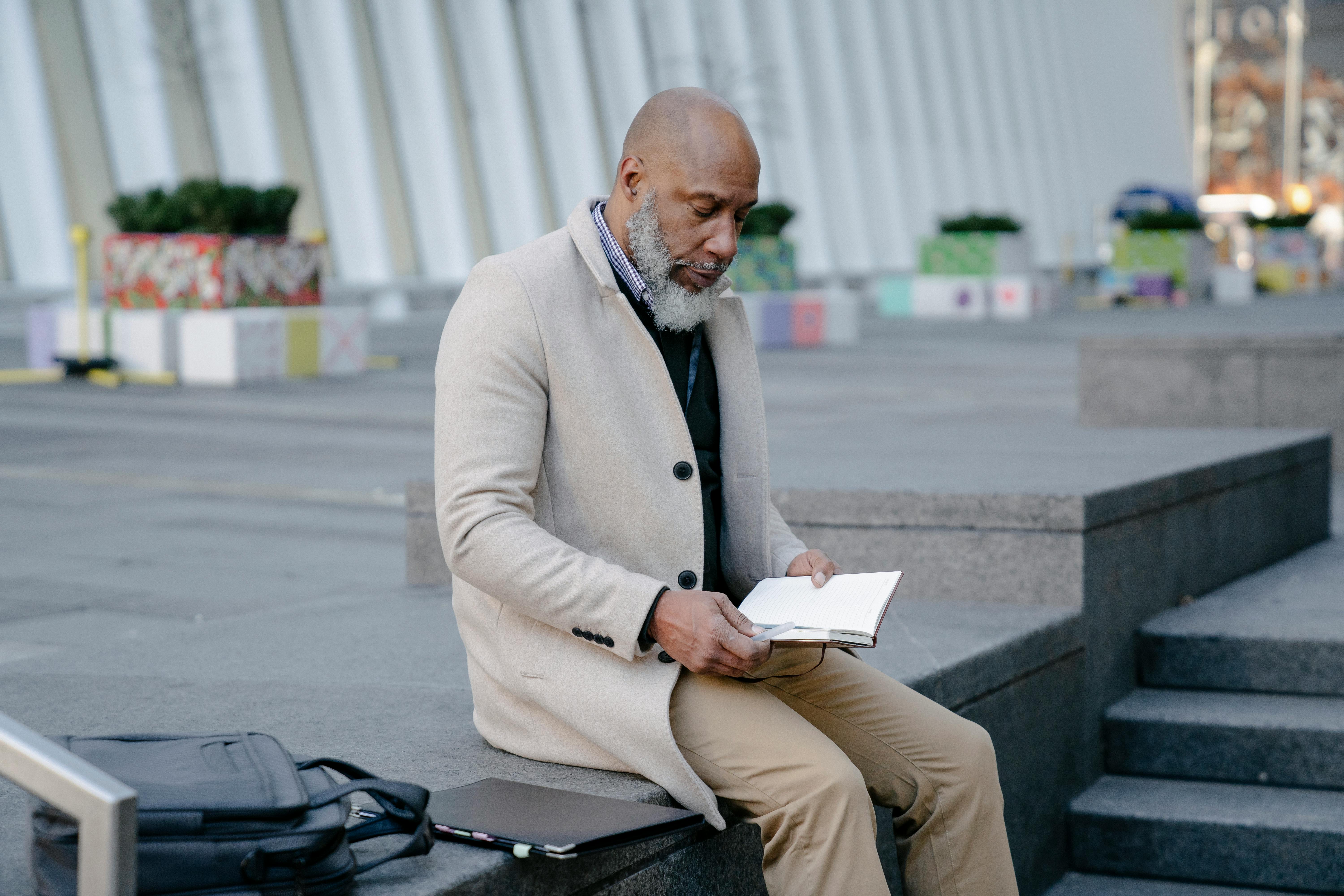 Old Man Studying Photos, Download The BEST Free Old Man Studying Stock ...