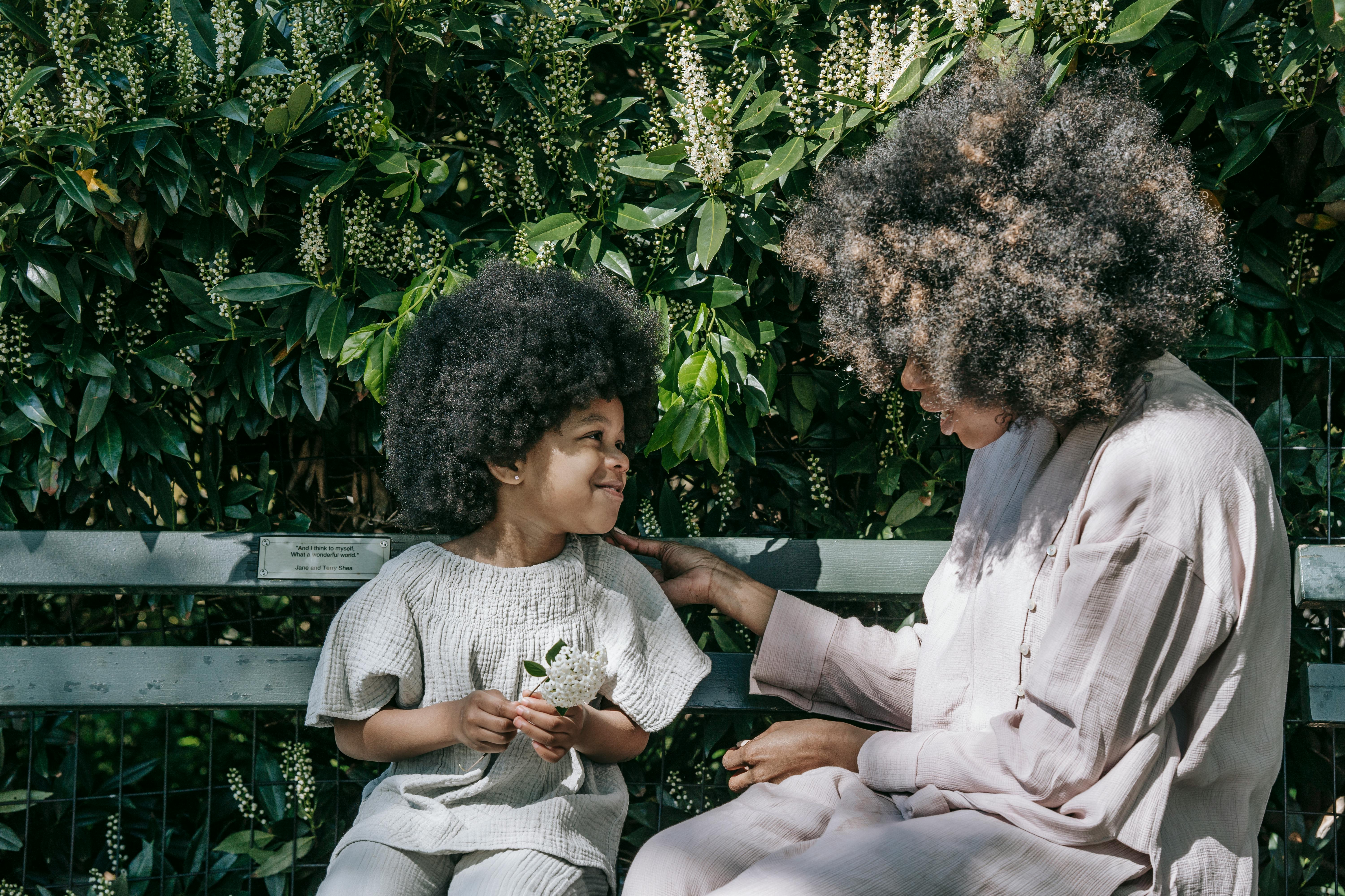 Photo gratuite de affection, amour, amour parental, attention, banc ...