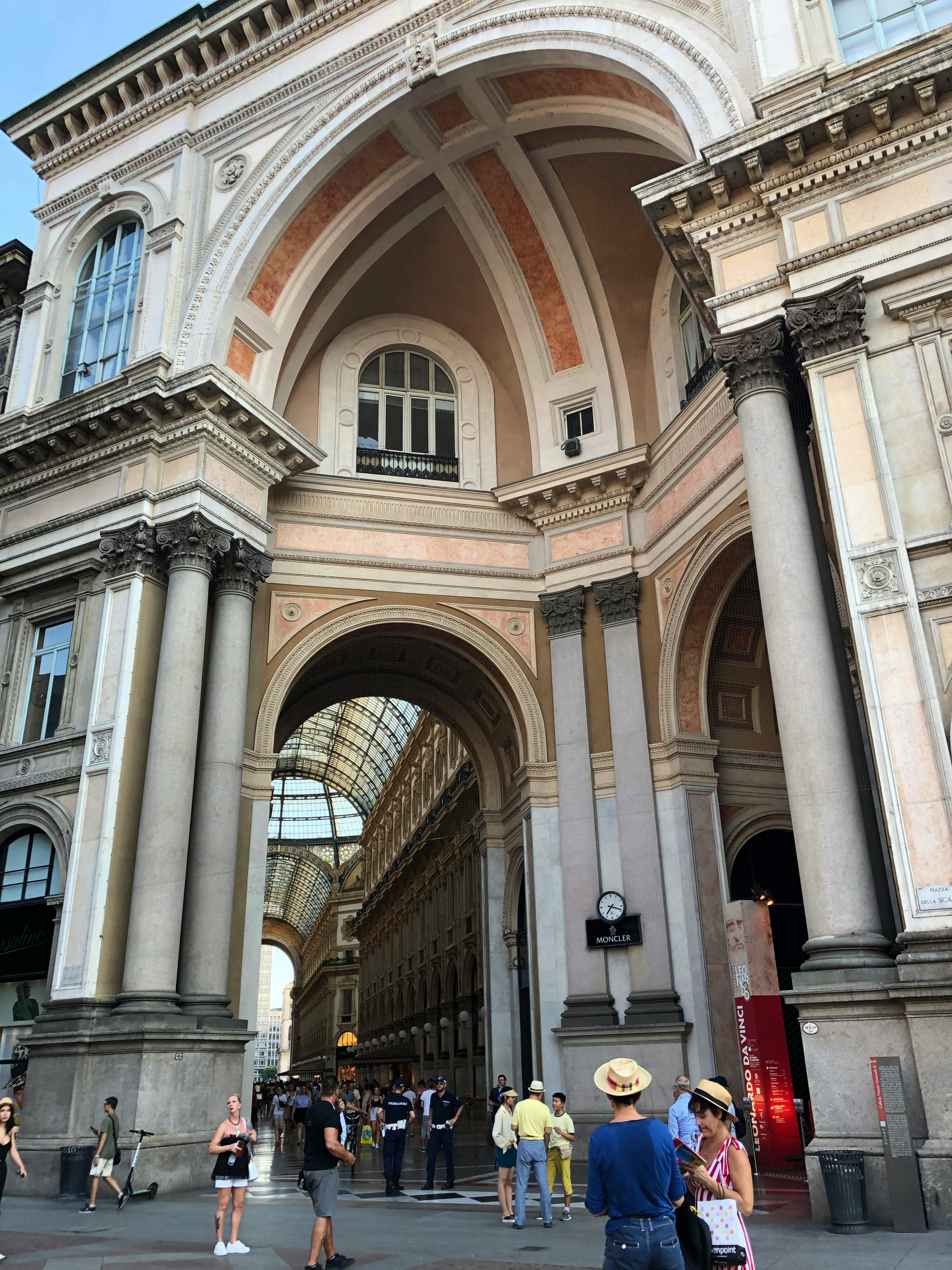 Traditional Building on City Street · Free Stock Photo