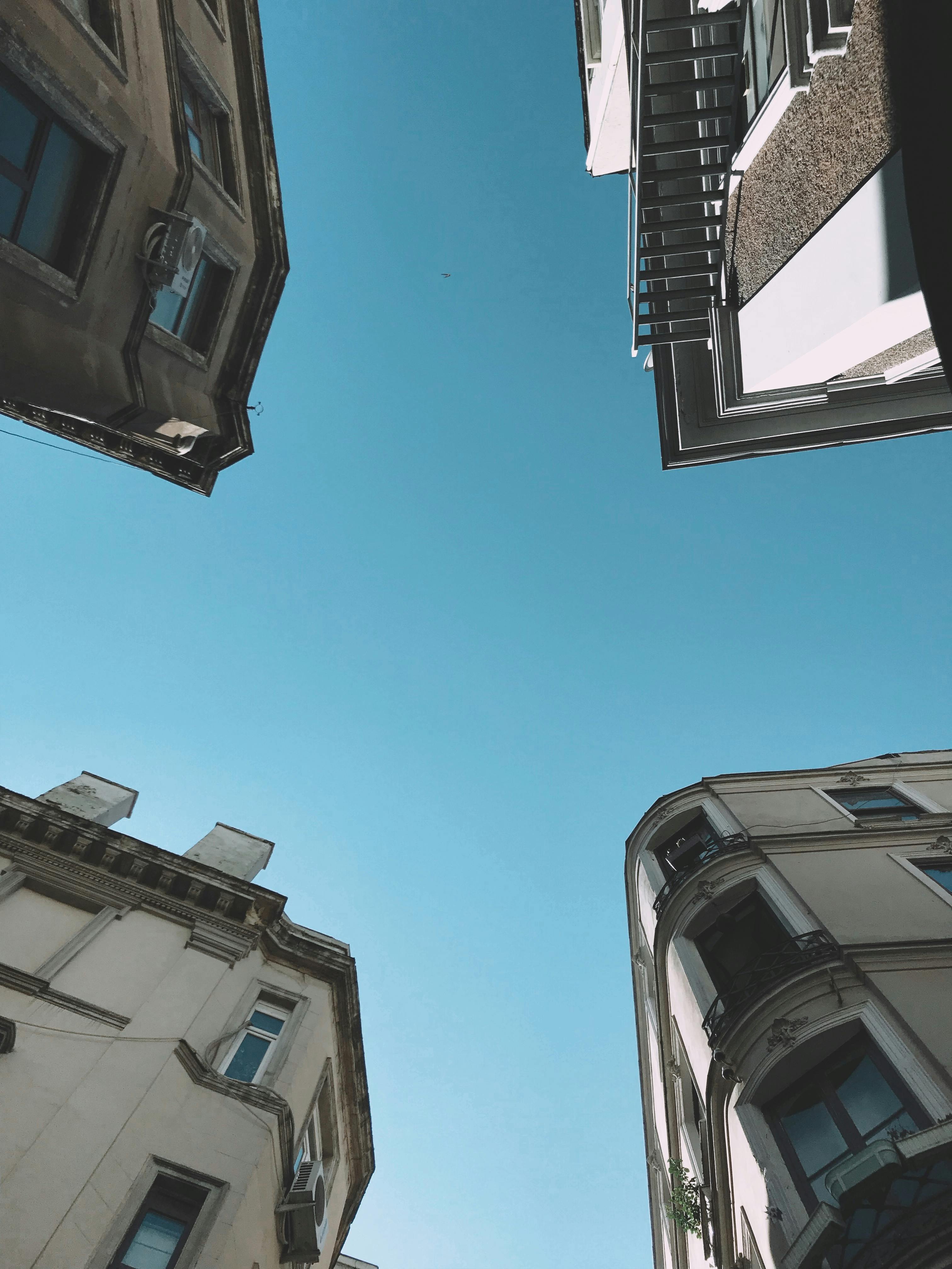 Beige Concrete Building · Free Stock Photo