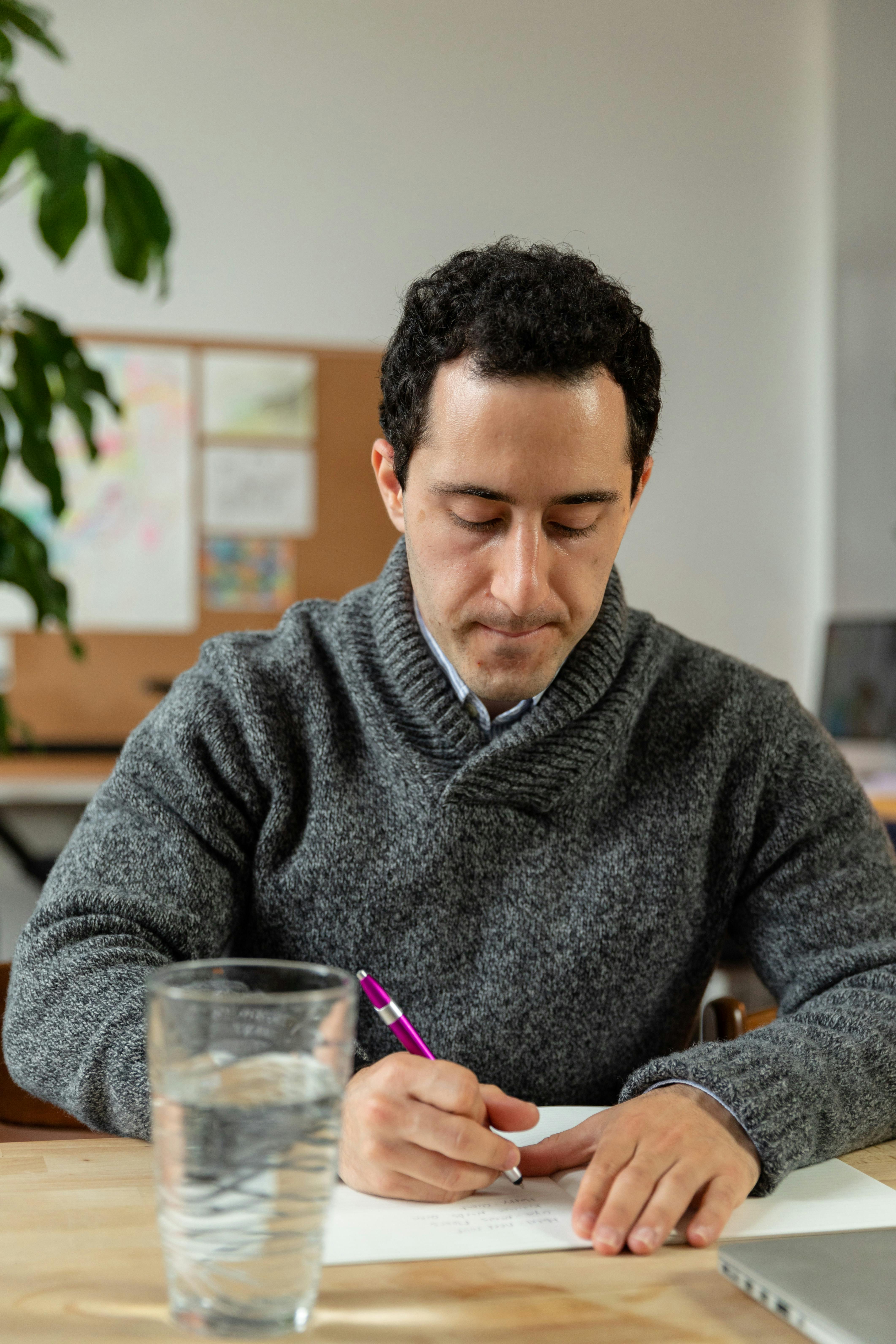 13,659+ Best Free Taking notes Stock Photos & Images · 100% Royalty ...