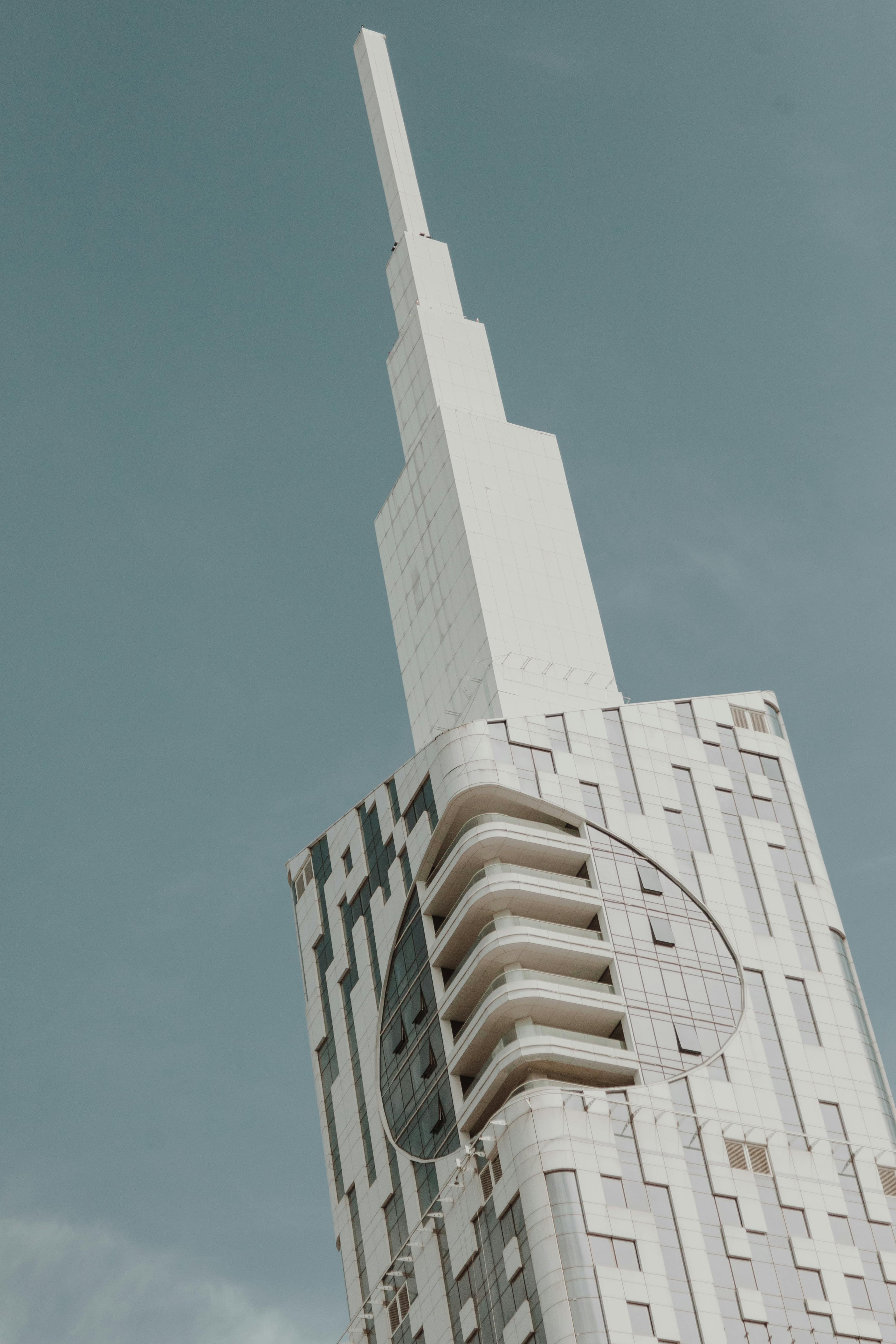 Tilt Modern Skyscraper · Free Stock Photo