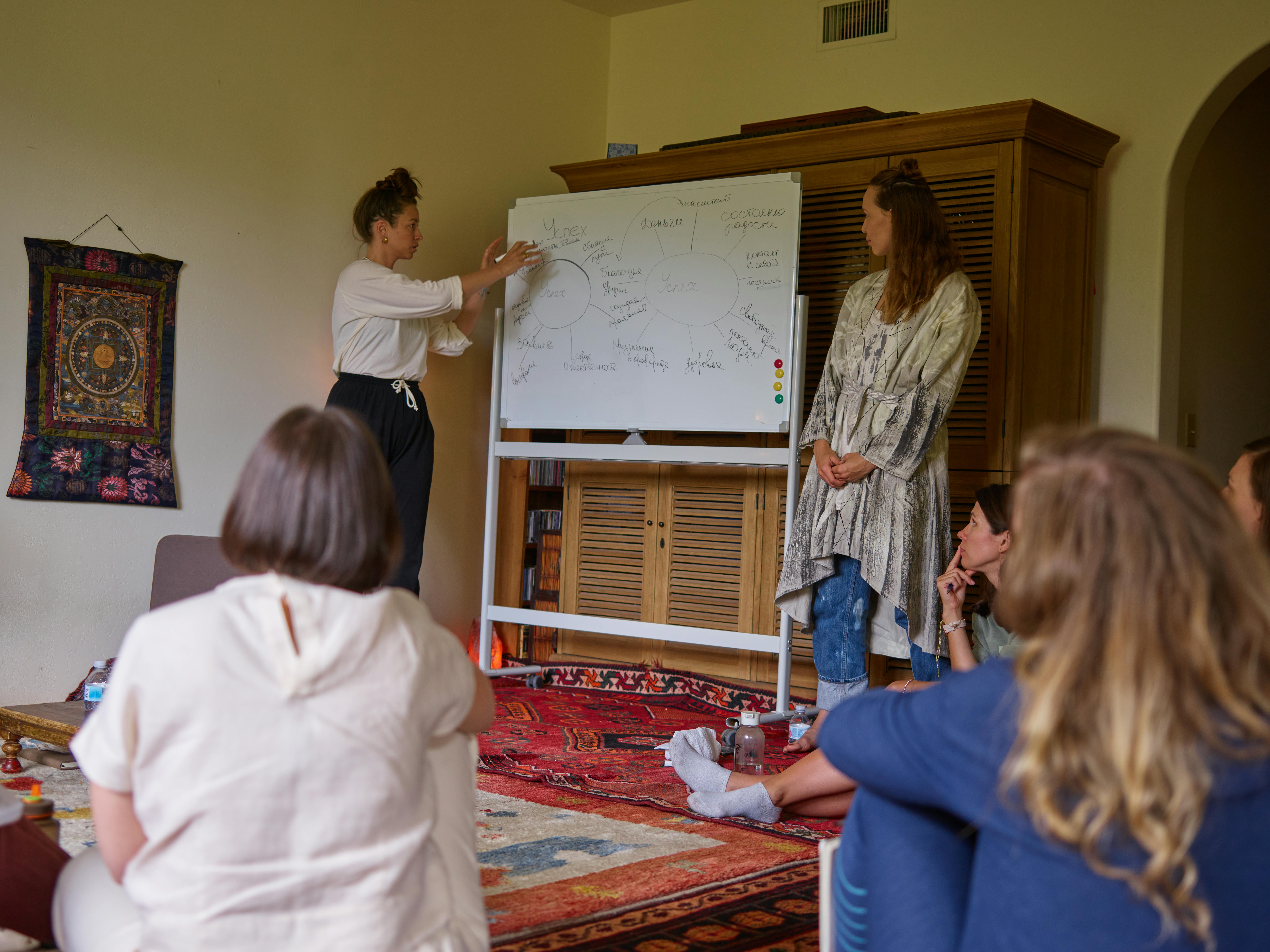 People Presenting in Room with Carpets · Free Stock Photo