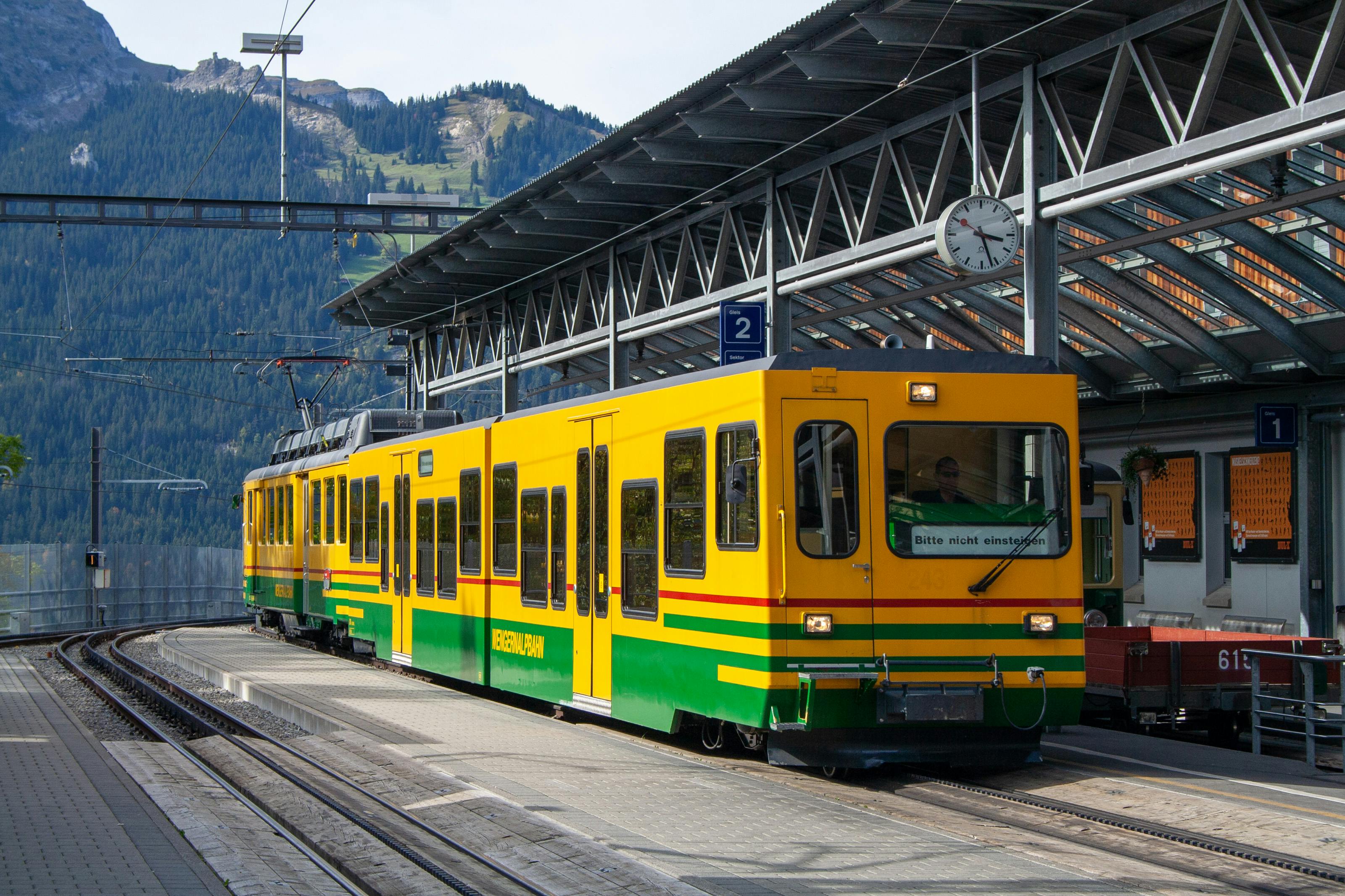 A Yellow and Green Train · Free Stock Photo