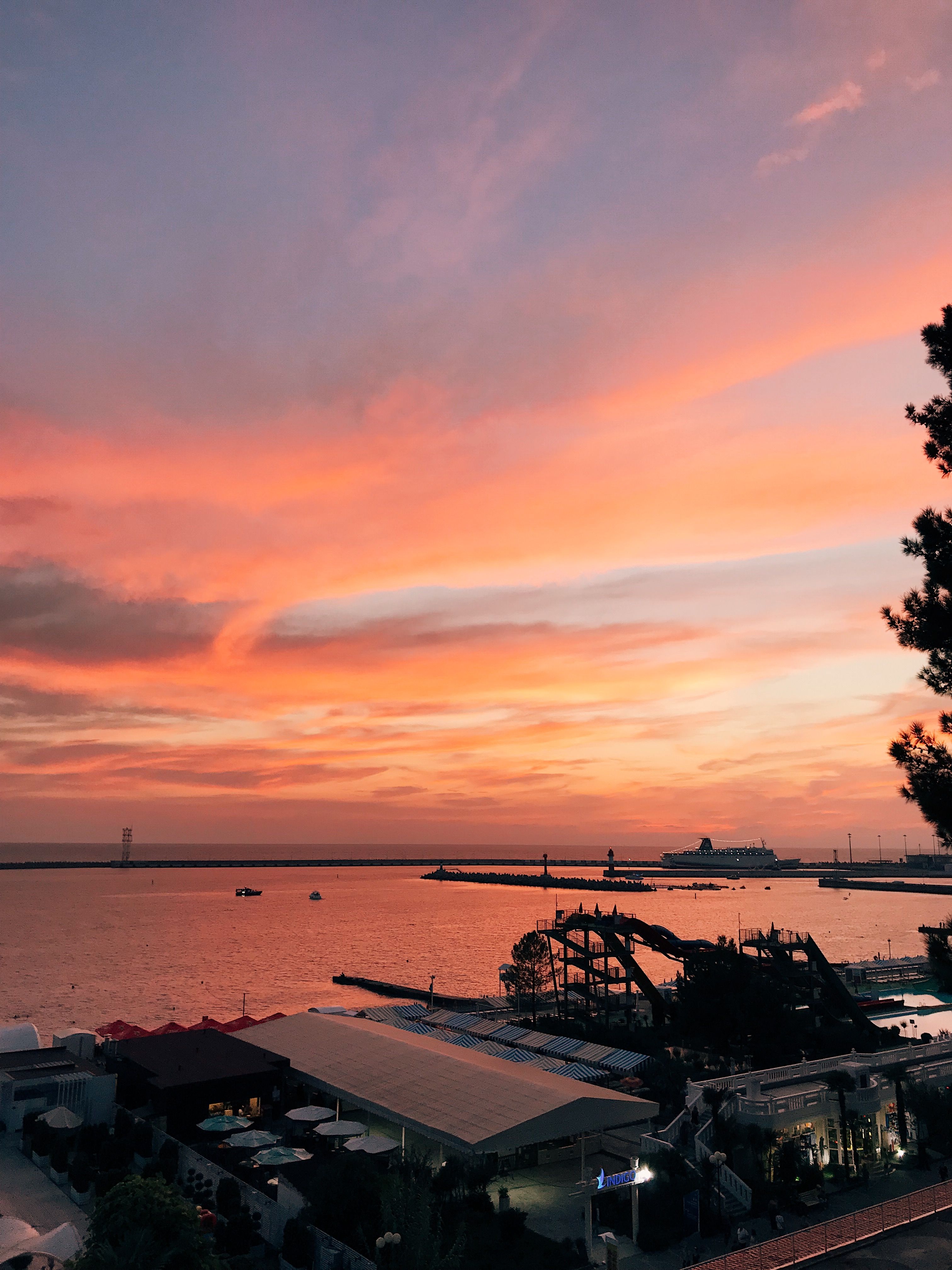 Seaside at Dawn · Free Stock Photo