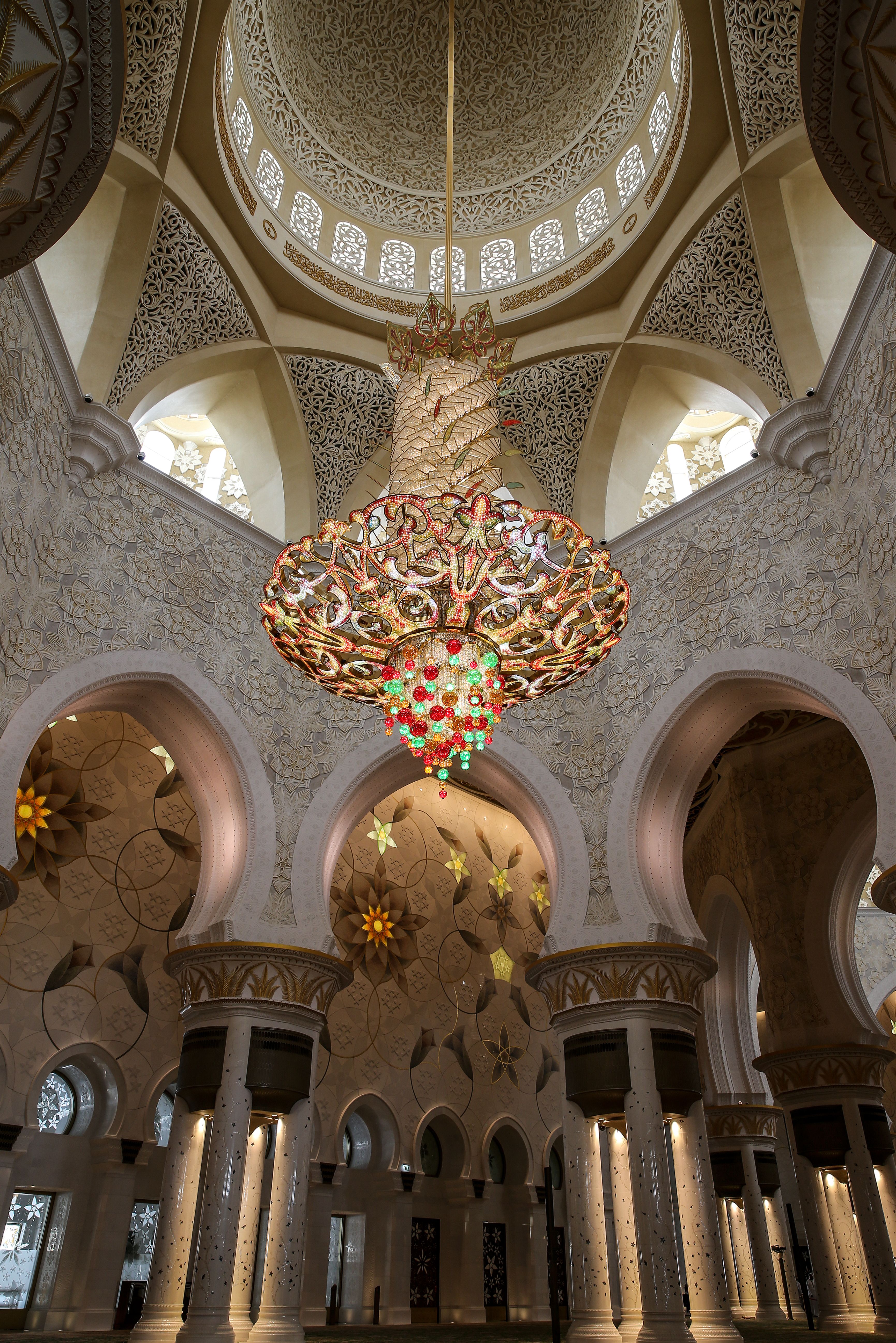 Interior Design of Sheikh Zayed Grand Mosque · Free Stock Photo