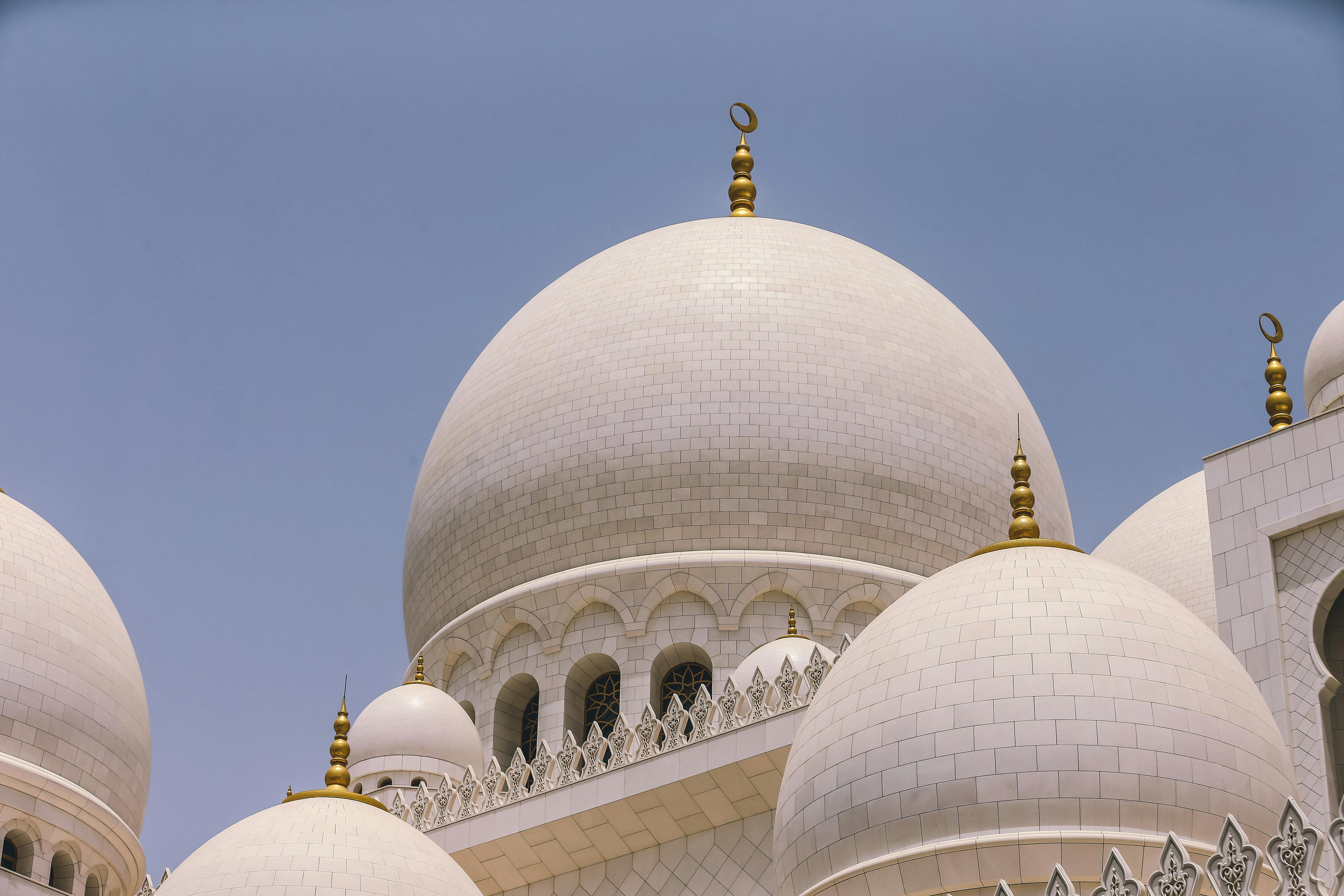 A Low Angle Shot of a Grand Mosque · Free Stock Photo
