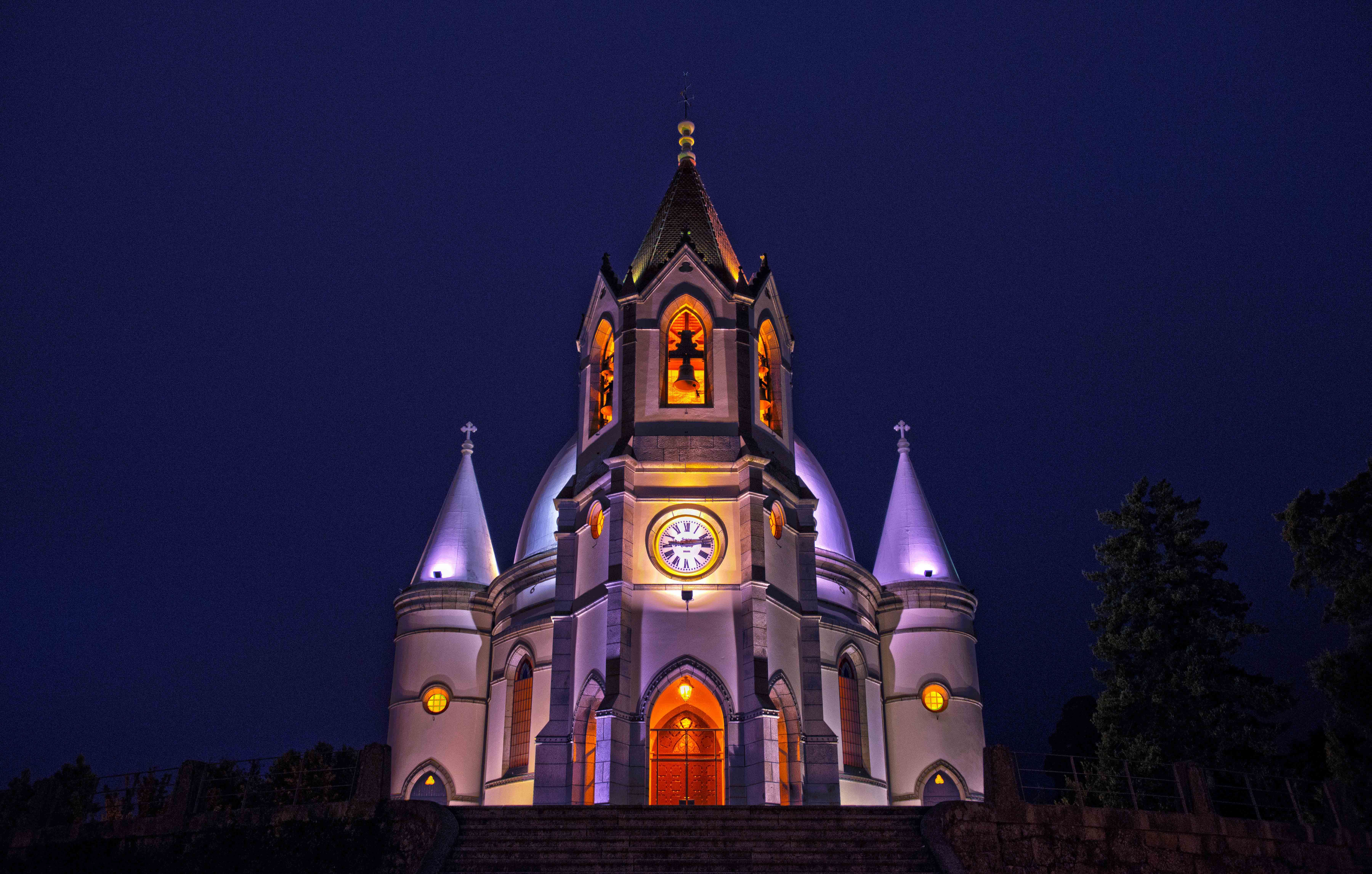 Brown Church Low Angle Photography · Free Stock Photo