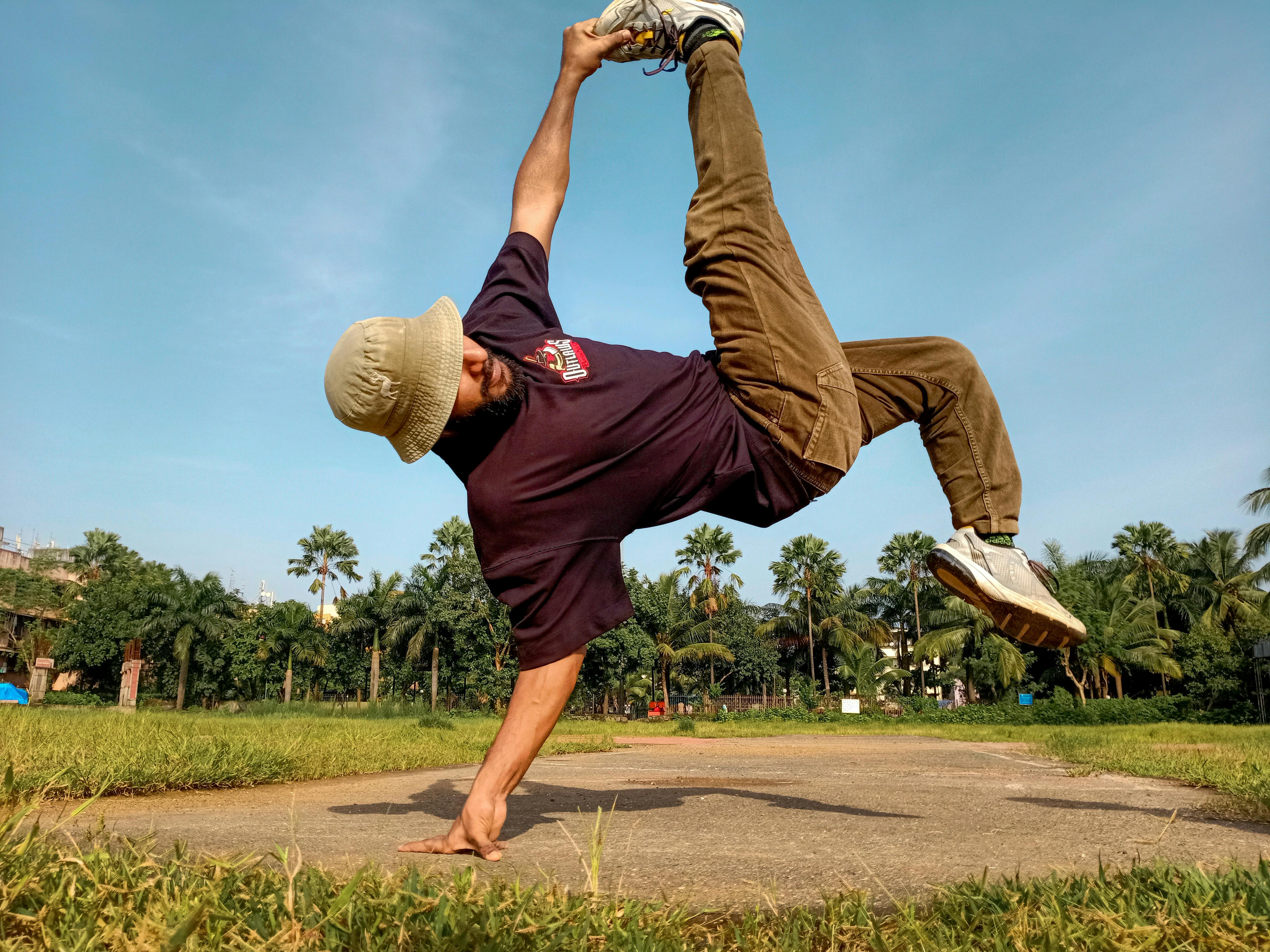 Young black breakdancer in trendy sportswear on street · Free Stock Photo