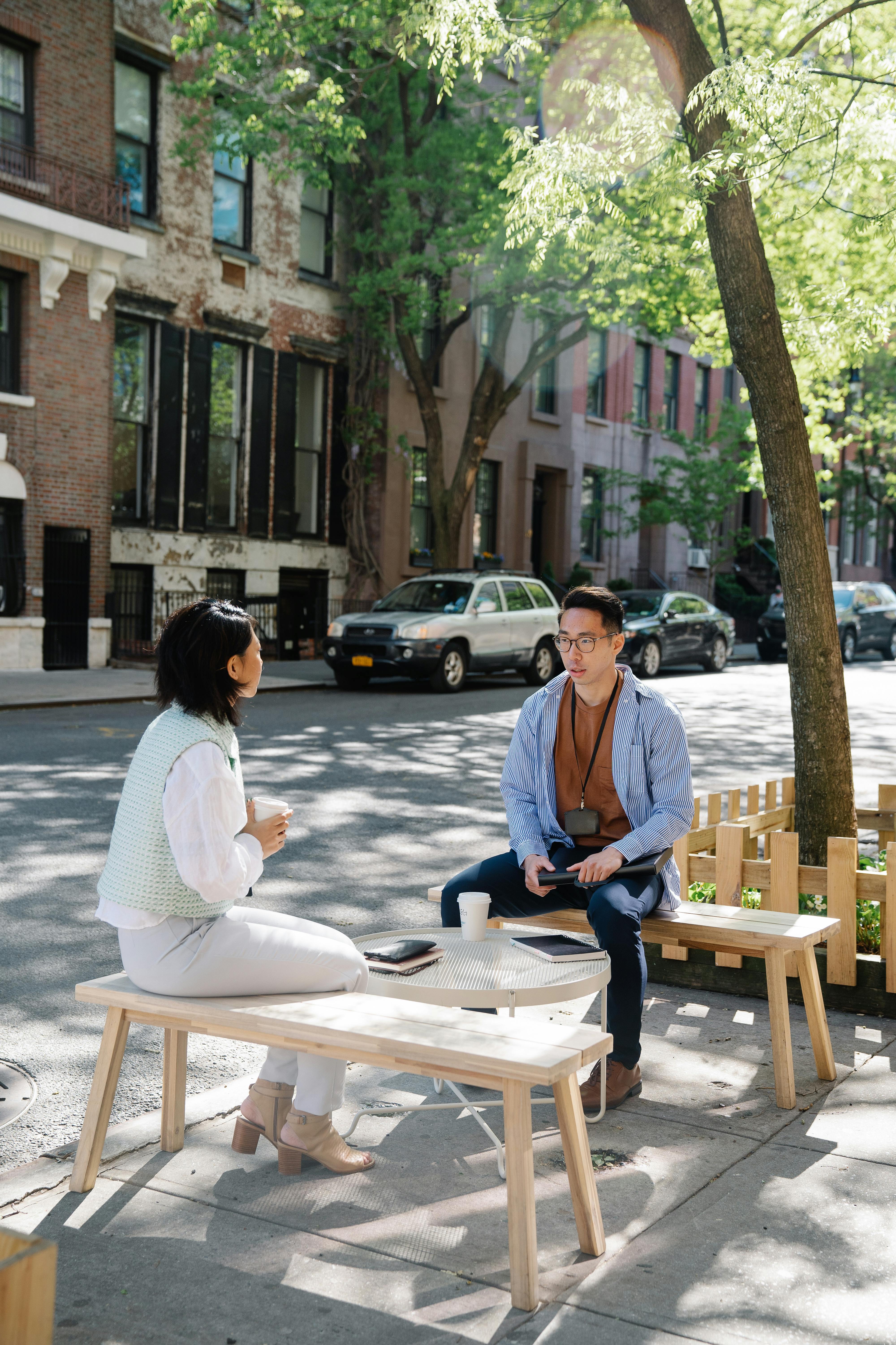 Two People having a Discussion · Free Stock Photo