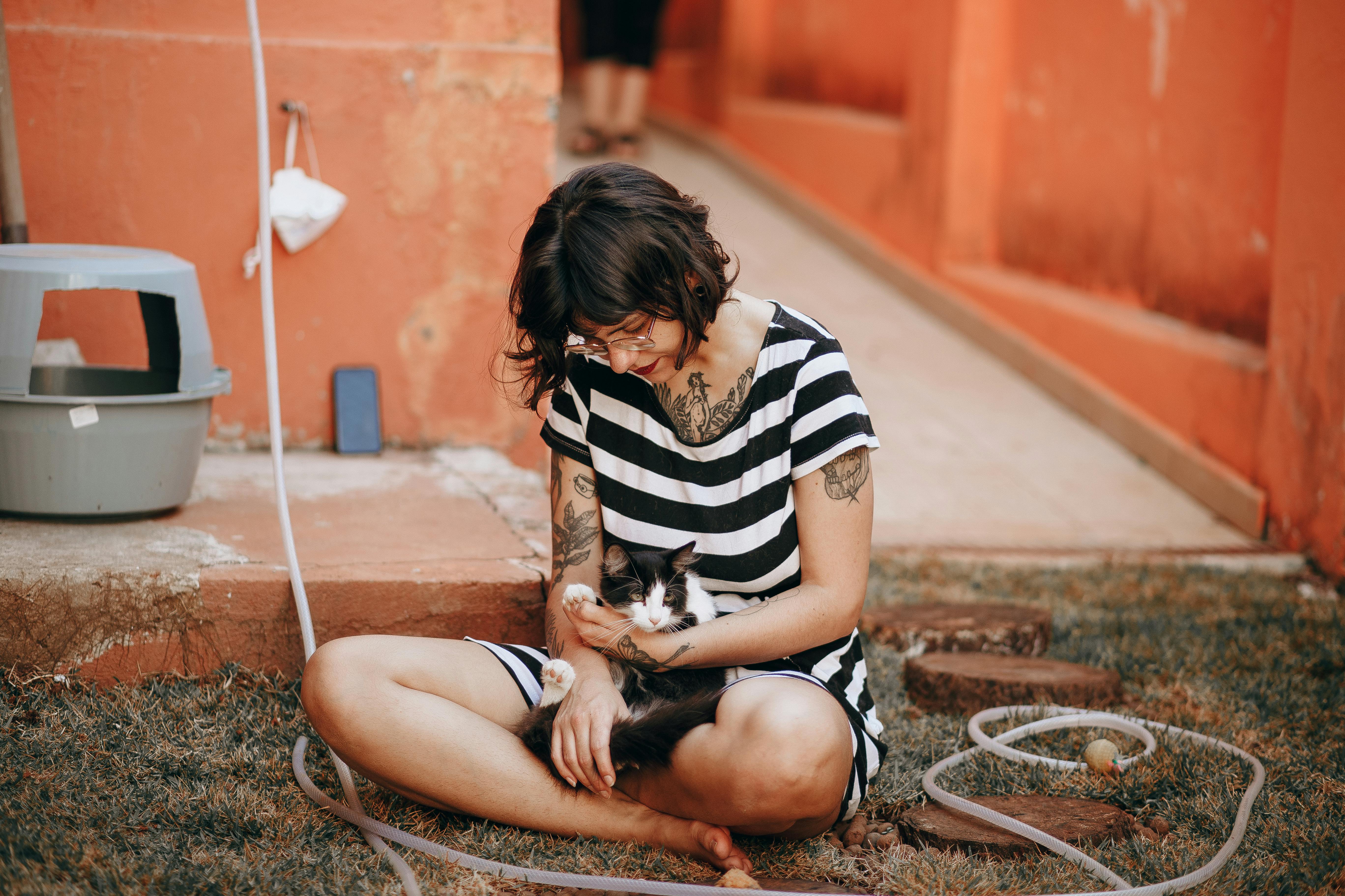 Peoples Arms Laying Down Photos, Download The BEST Free Peoples Arms ...