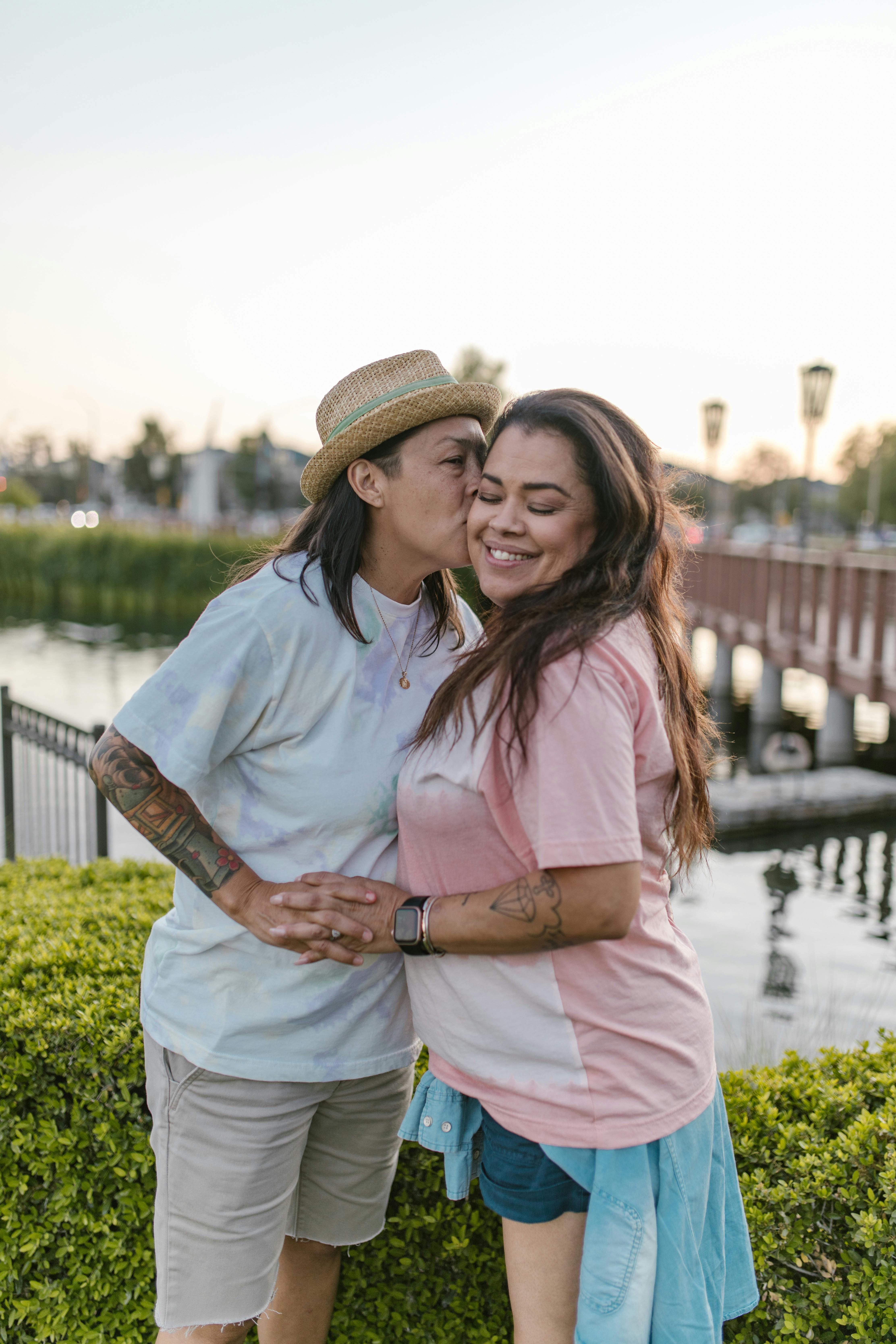 A Couple Giving a Peck on the Cheek · Free Stock Photo
