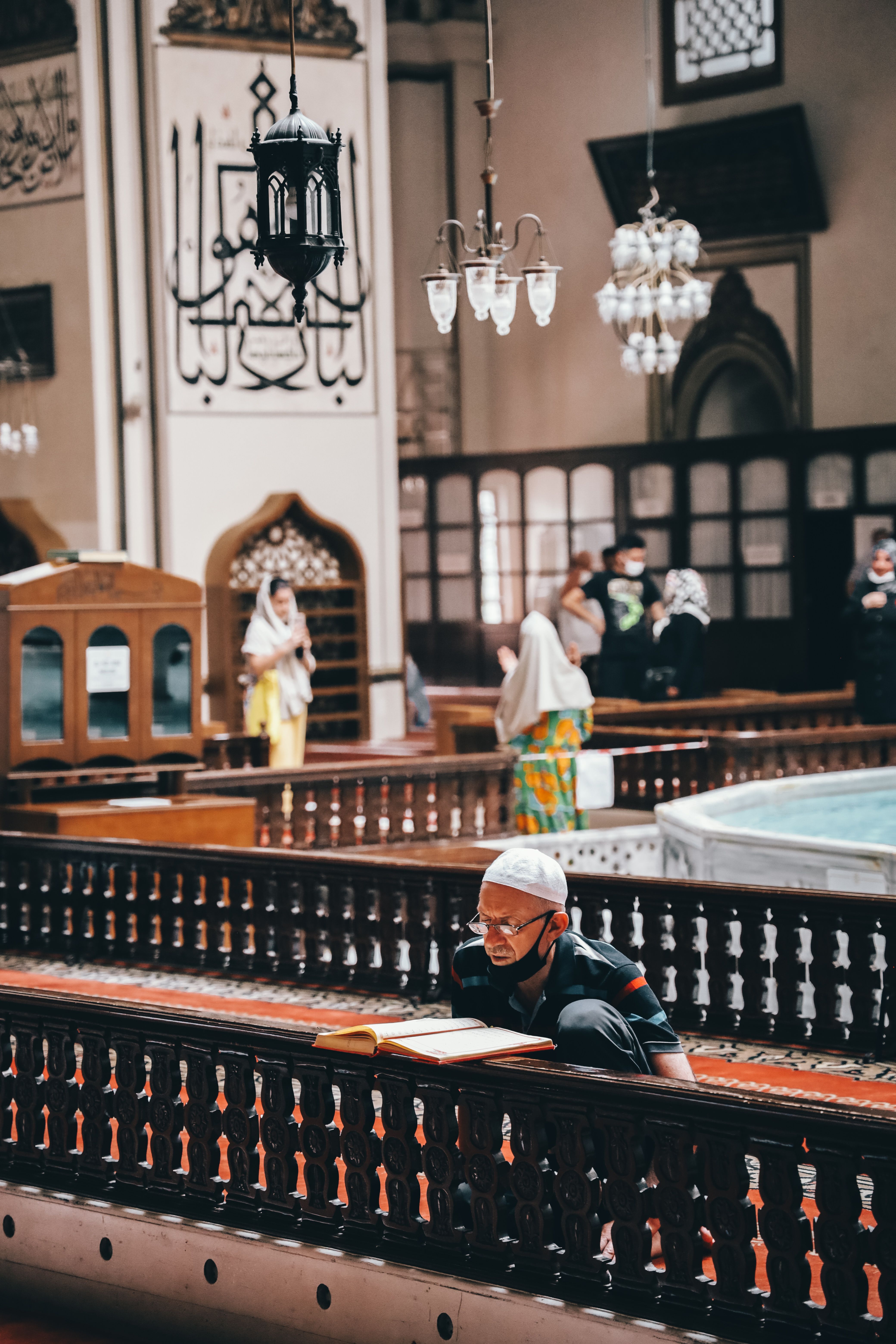 People in Temple · Free Stock Photo