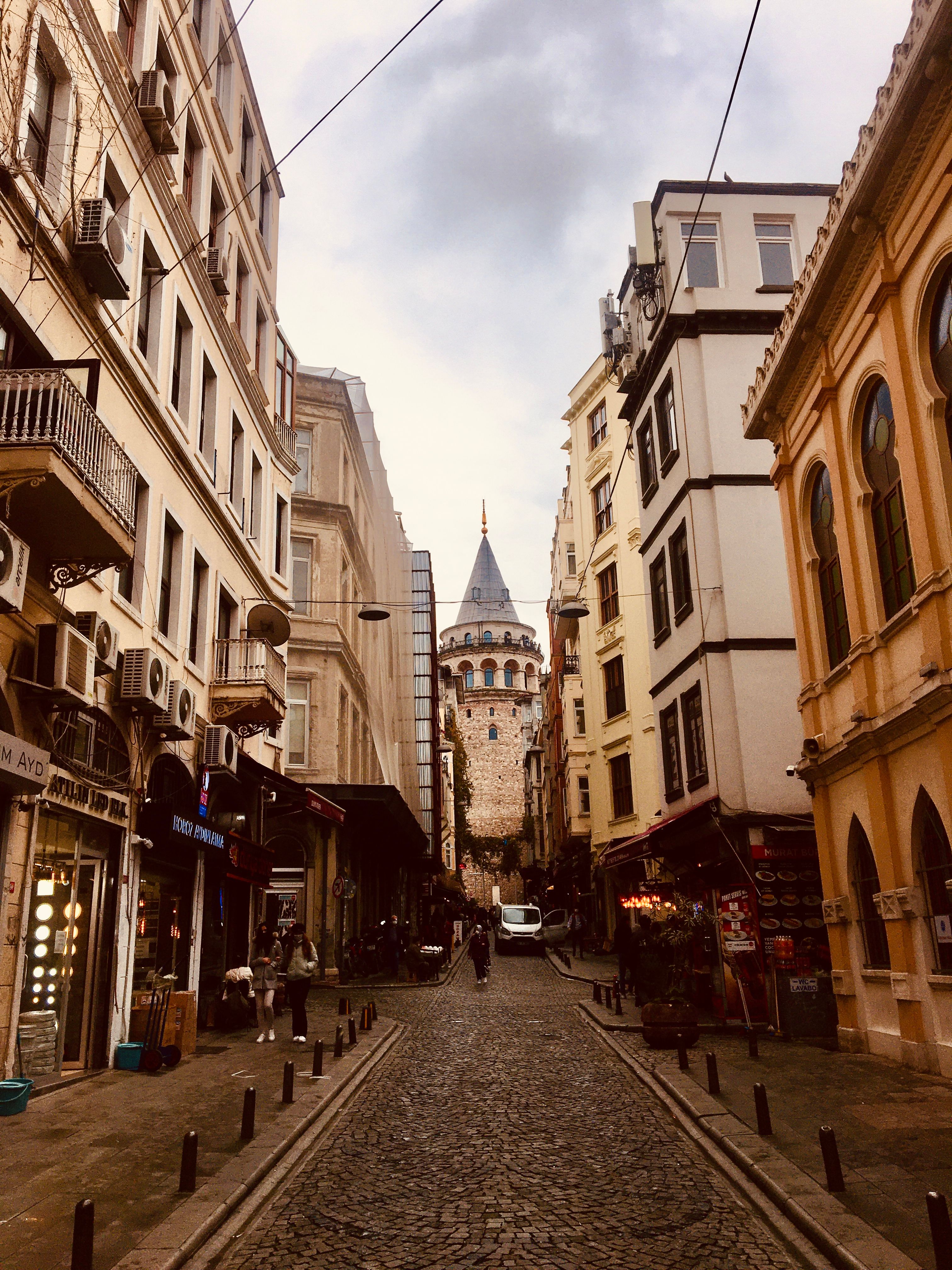 Street in Between Buildings · Free Stock Photo