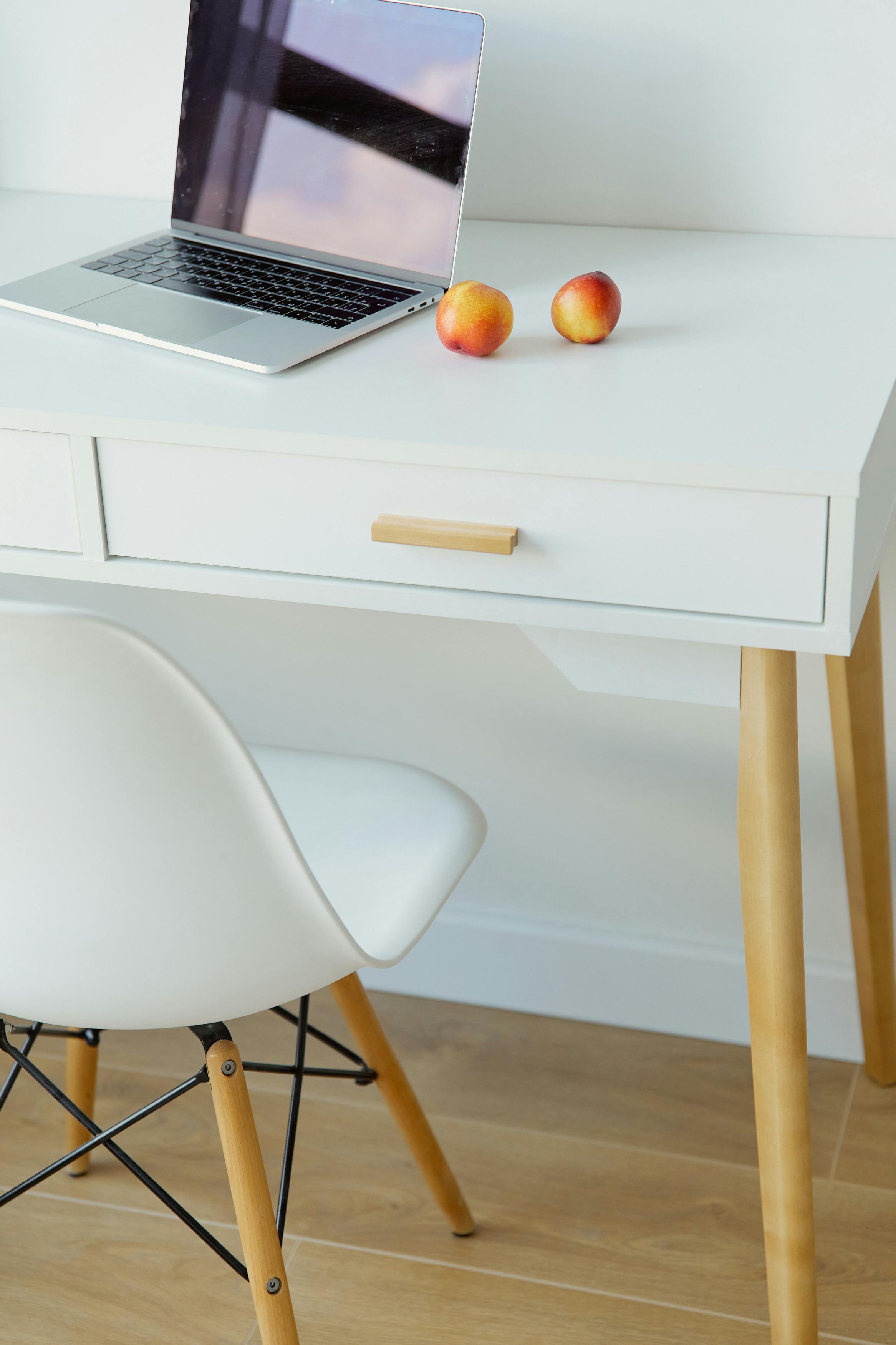 Silver Laptops on the Table · Free Stock Photo