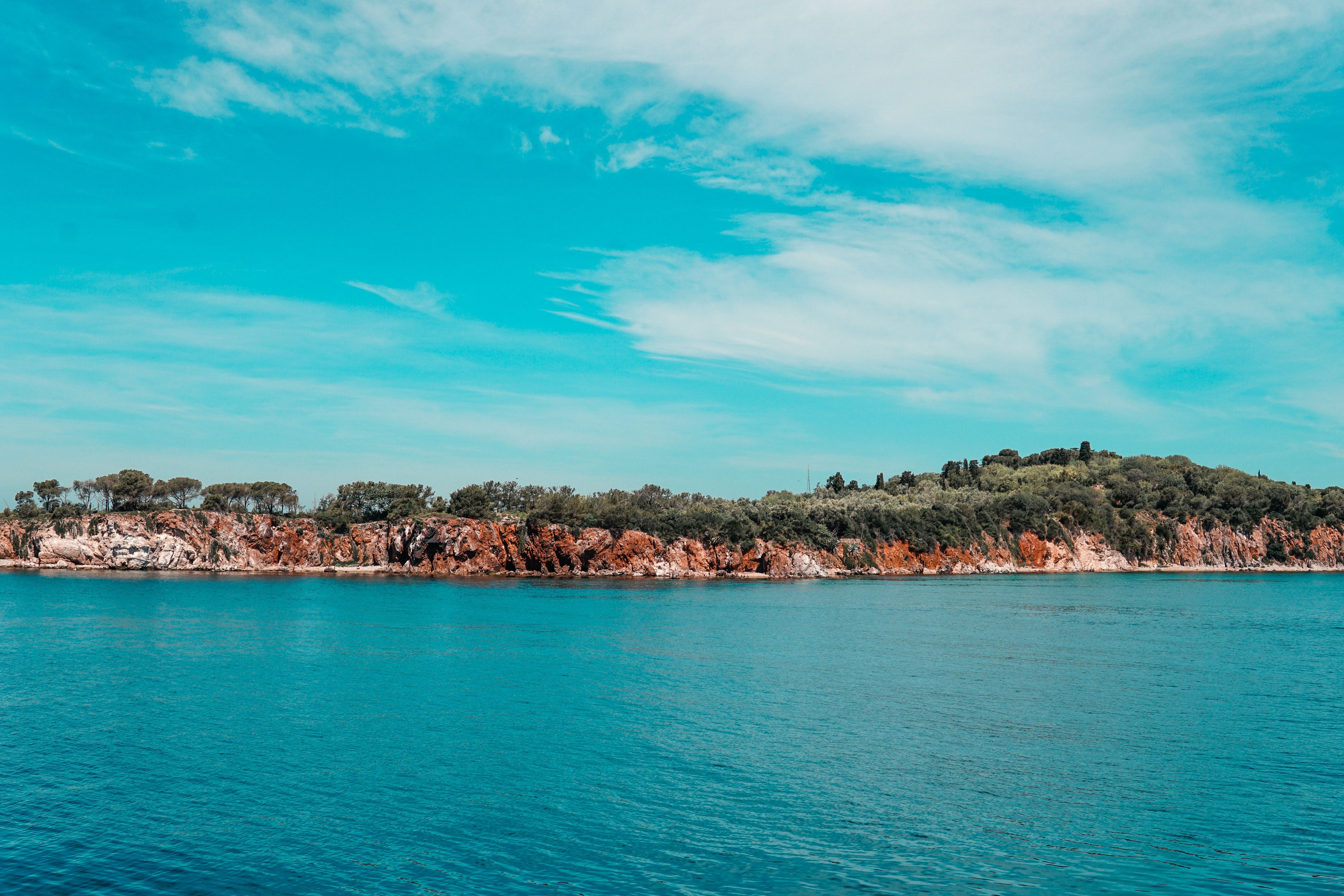 Coastal Cliff on the Seacoast · Free Stock Photo