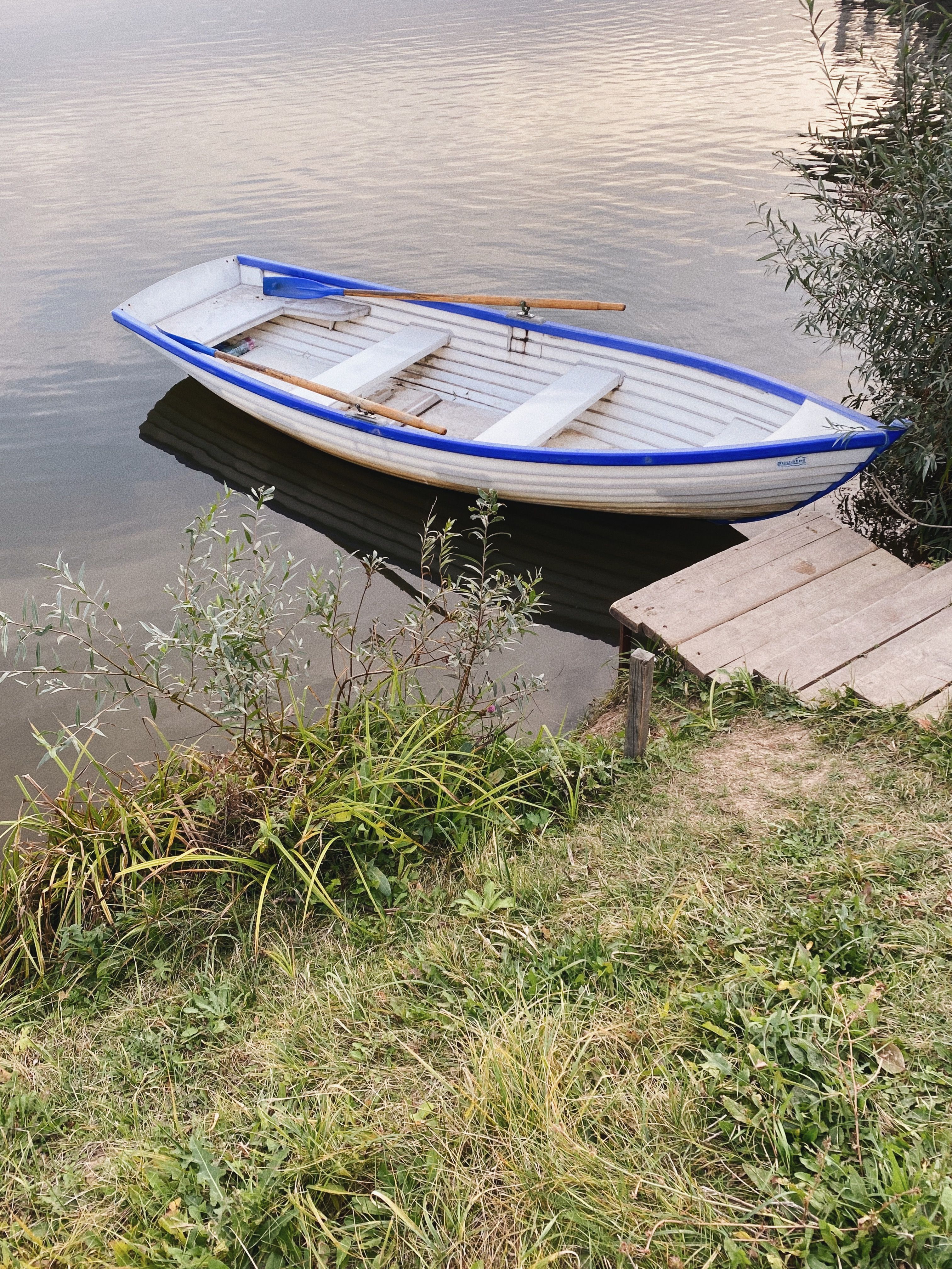 Blue And White Boat Photos, Download The BEST Free Blue And White Boat ...