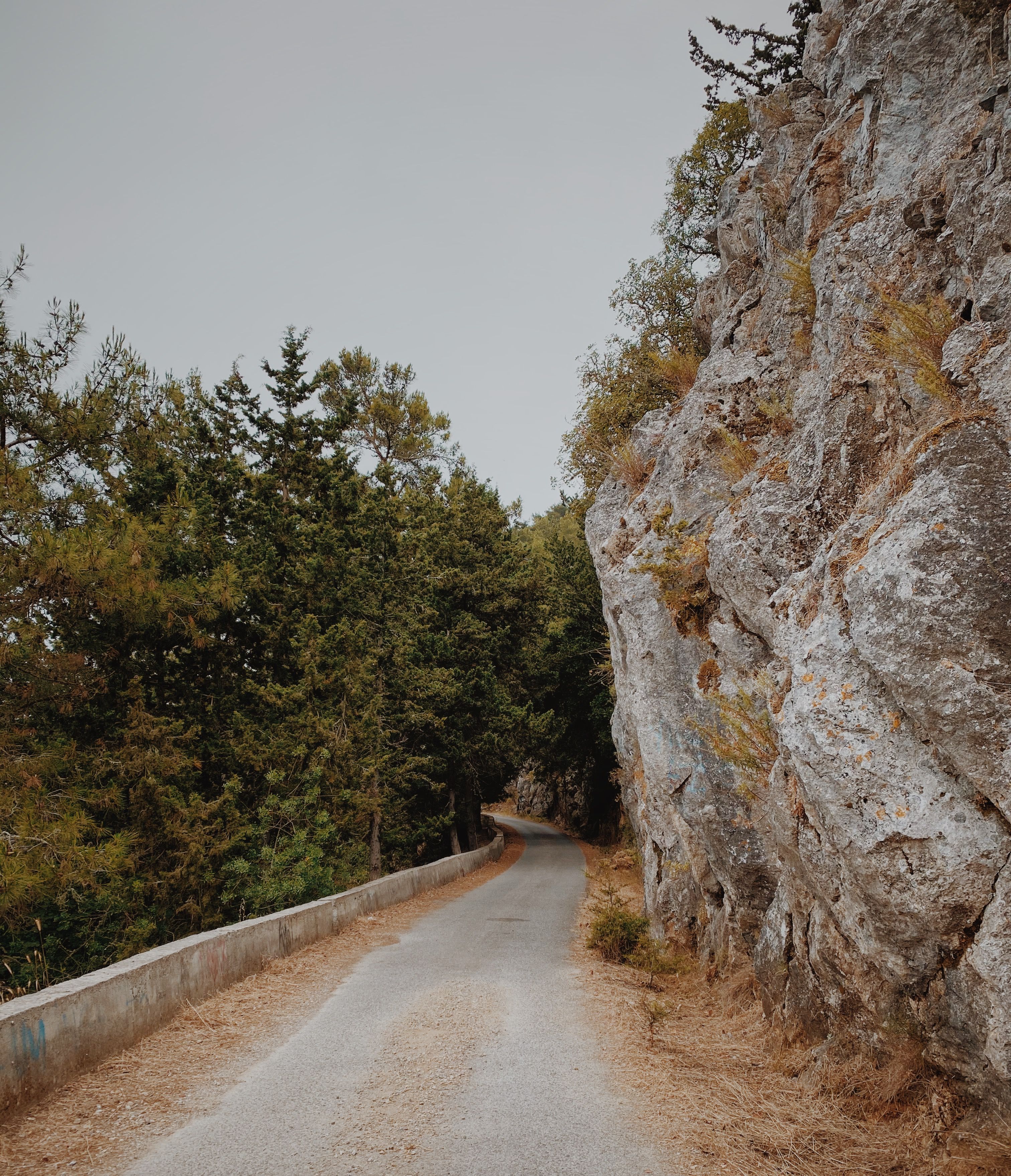Road between Cliff and Abyss · Free Stock Photo