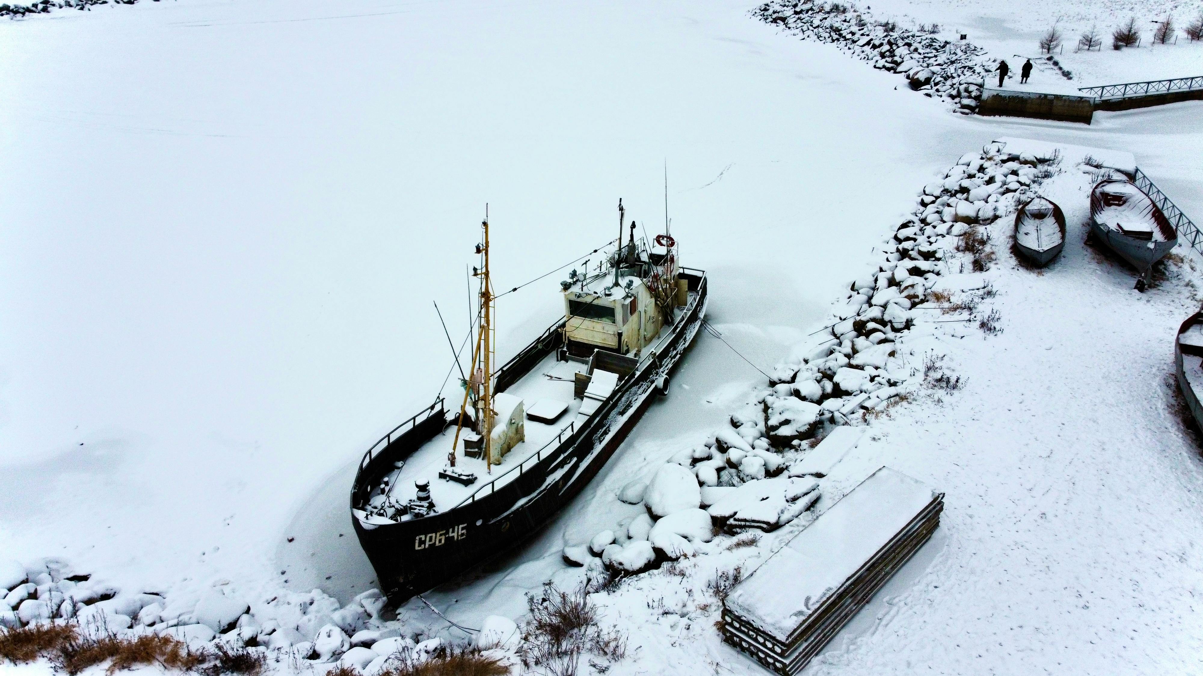 A Ship in Winter · Free Stock Photo