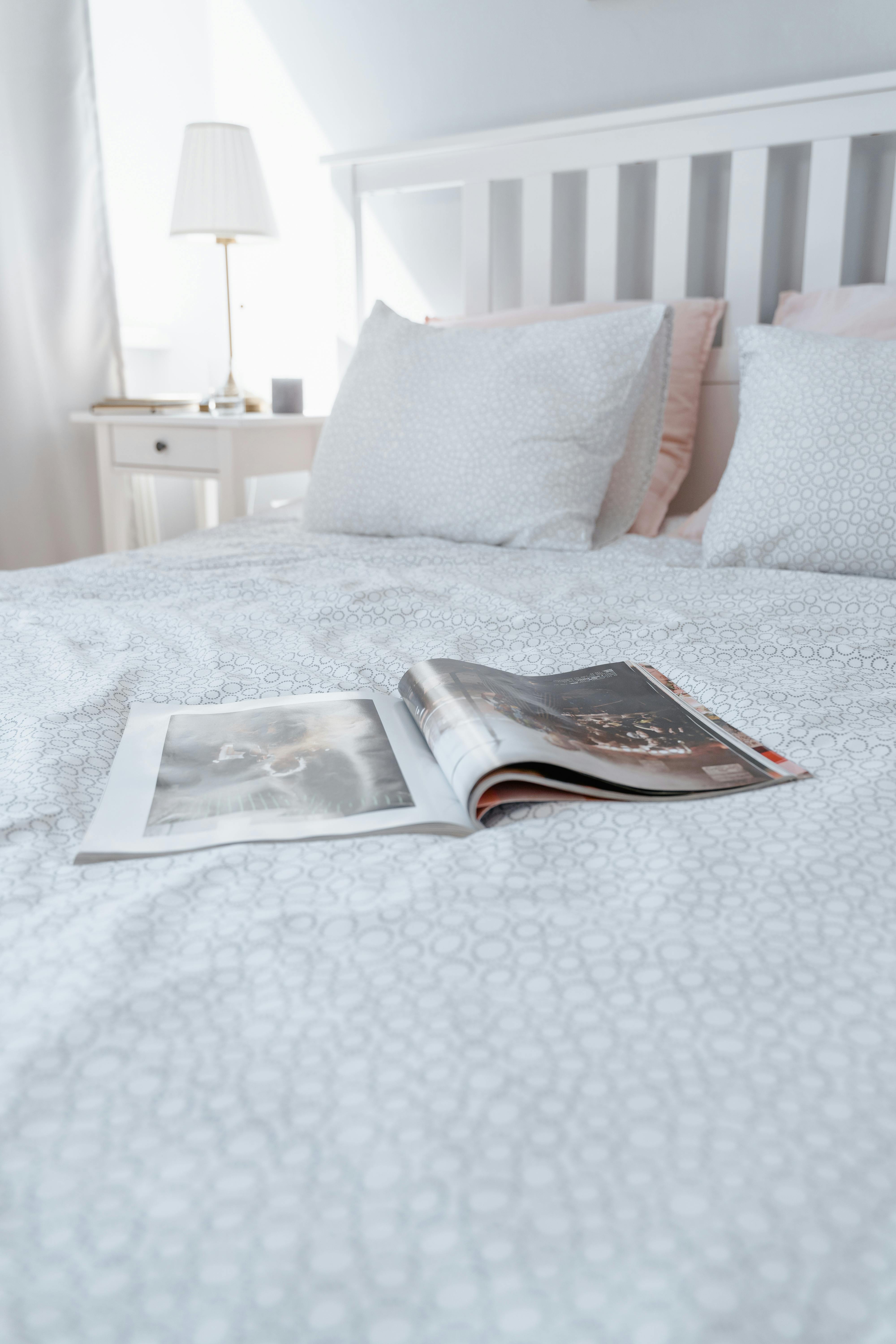 Bed Duvet And Magazine Photos, Download The BEST Free Bed Duvet And ...