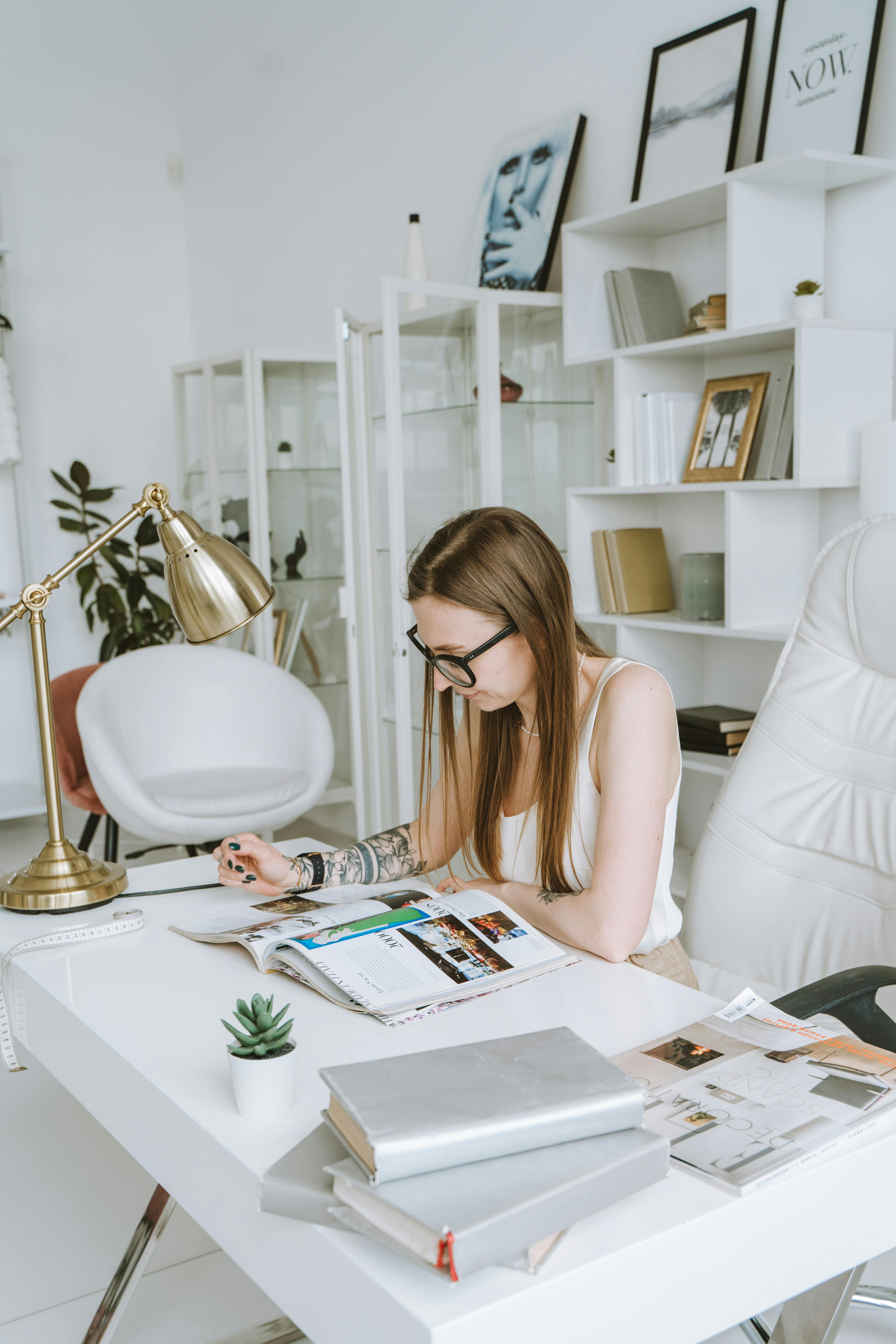 Teen Working In An Office Photos, Download The BEST Free Teen Working ...